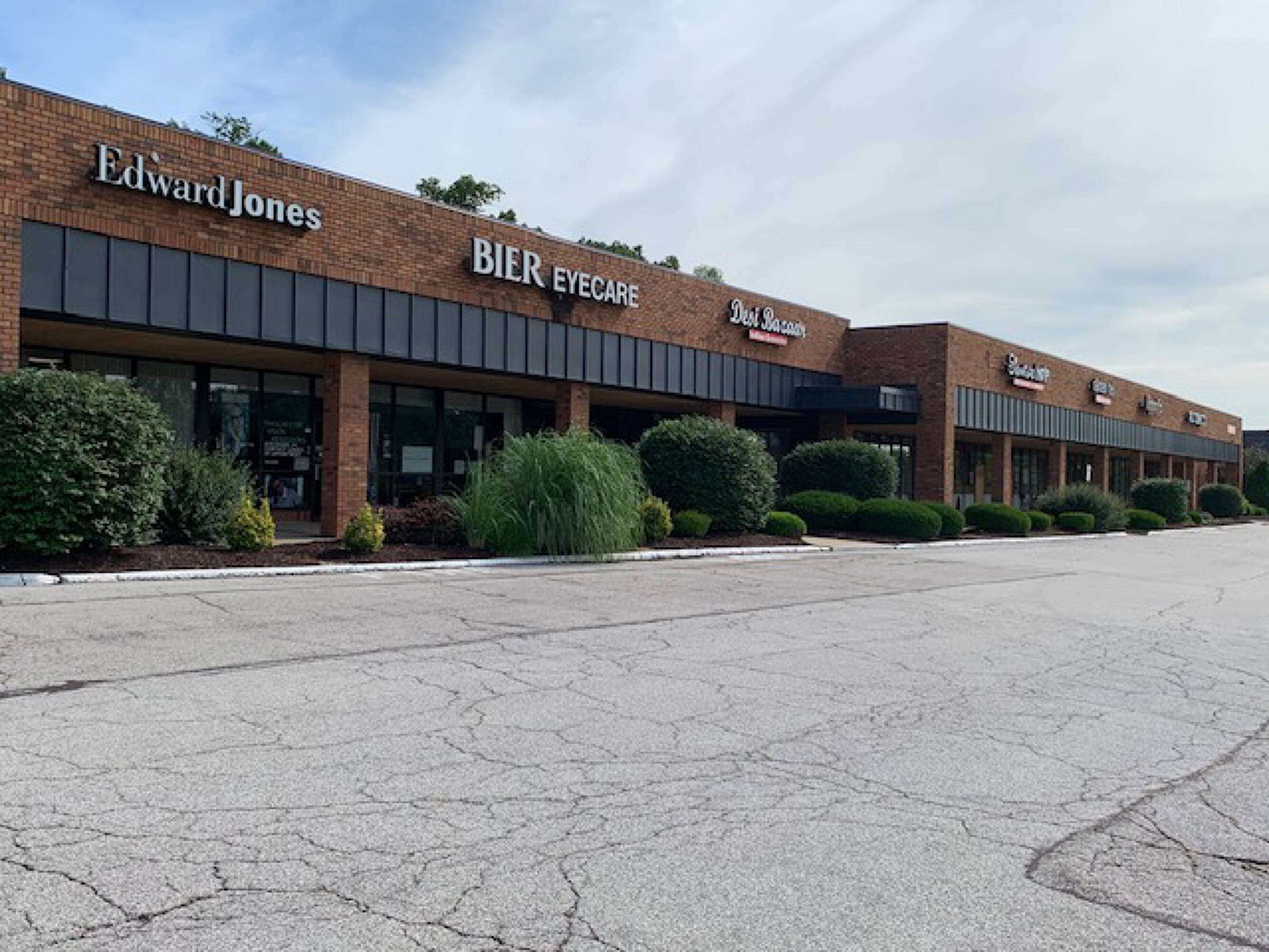 14101 Manchester Rd, Ballwin, MO 63011 | Crexi.com