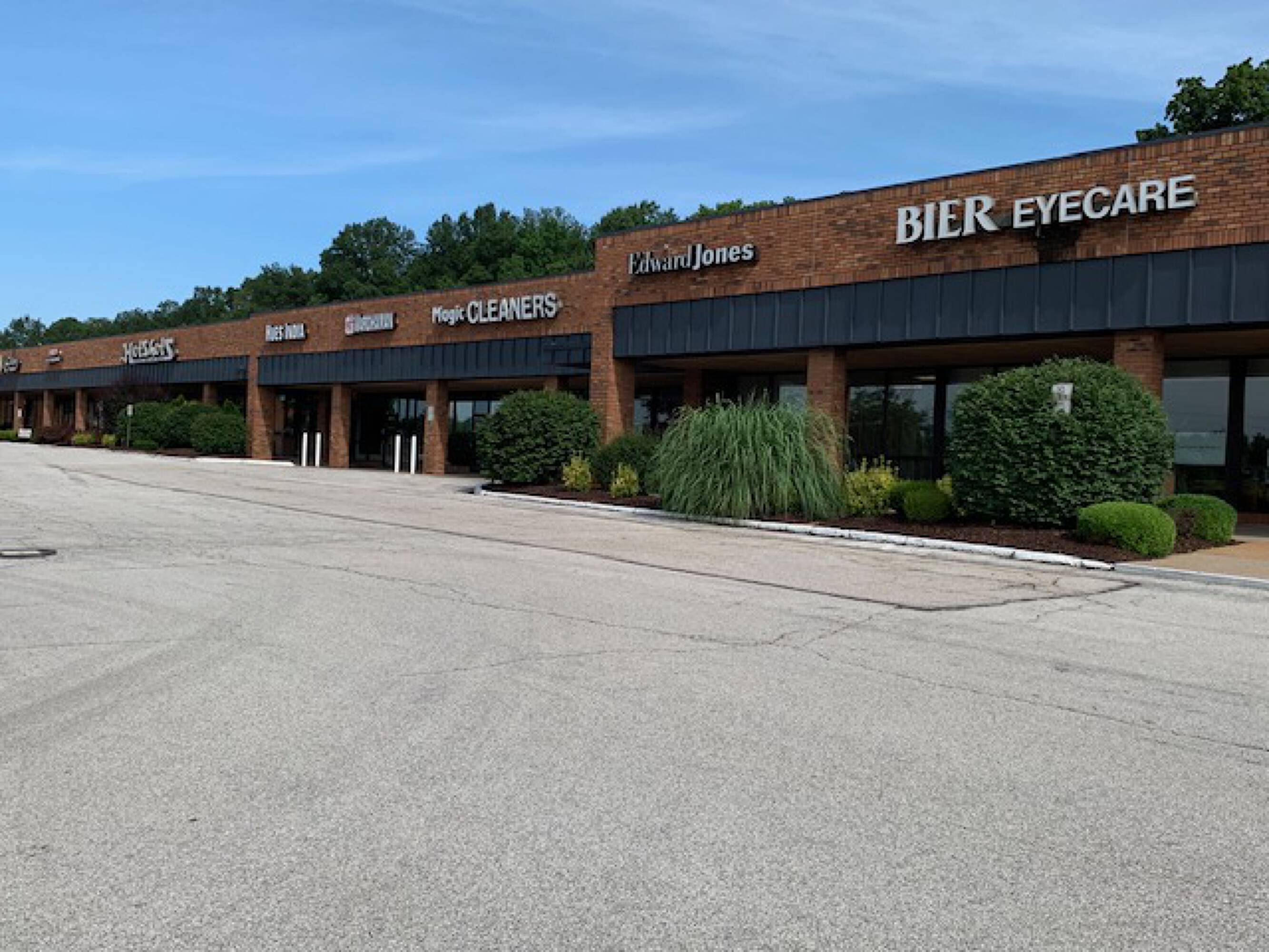 14101 Manchester Rd, Ballwin, MO 63011 | Crexi.com