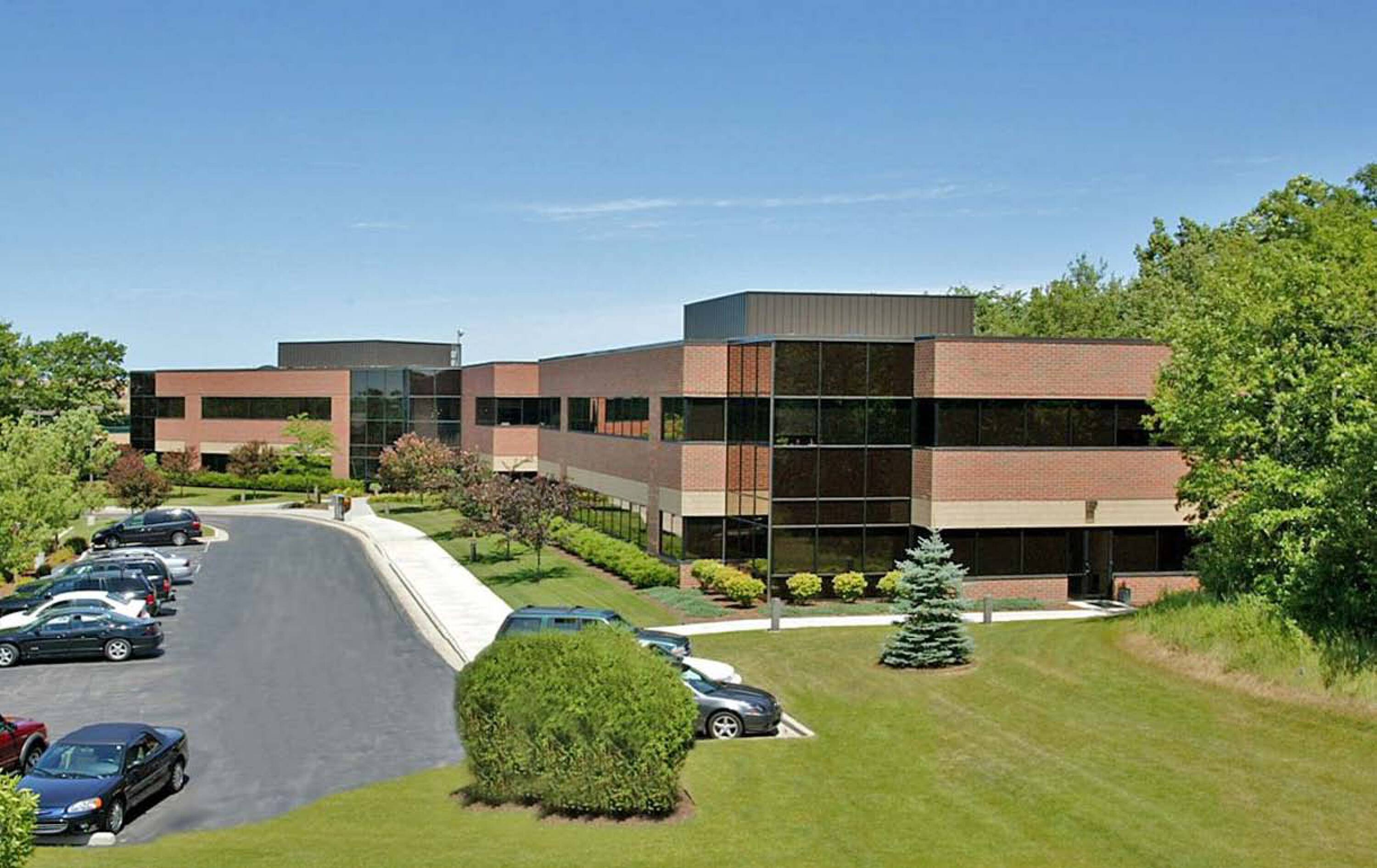 N16 W23233 Stone Ridge Dr, Waukesha, WI 53188 | Crexi.com