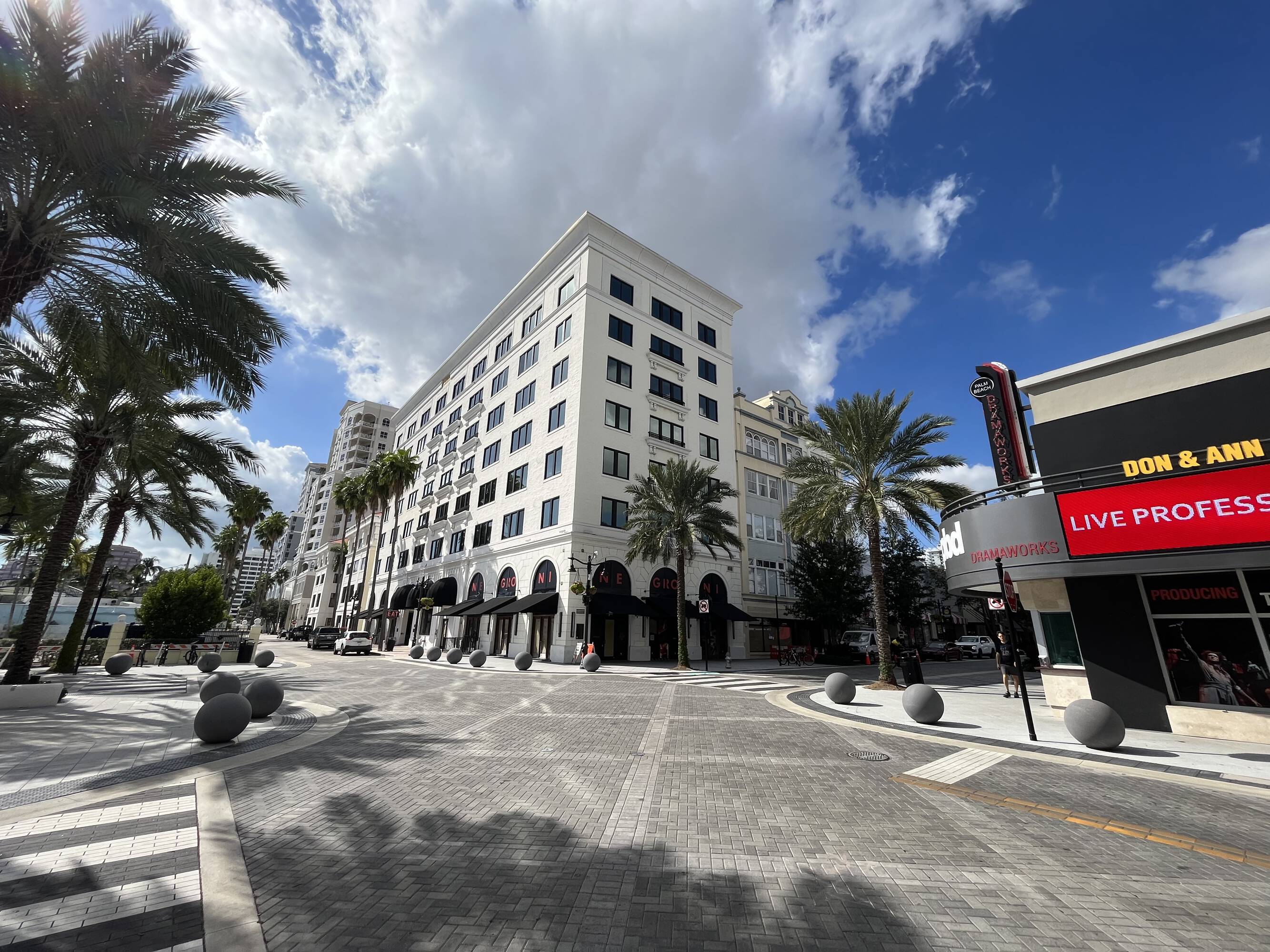 105 S NARCISSUS AVE West Palm Beach FL 33401-5524 APN: 74-43-43-21-01 ...