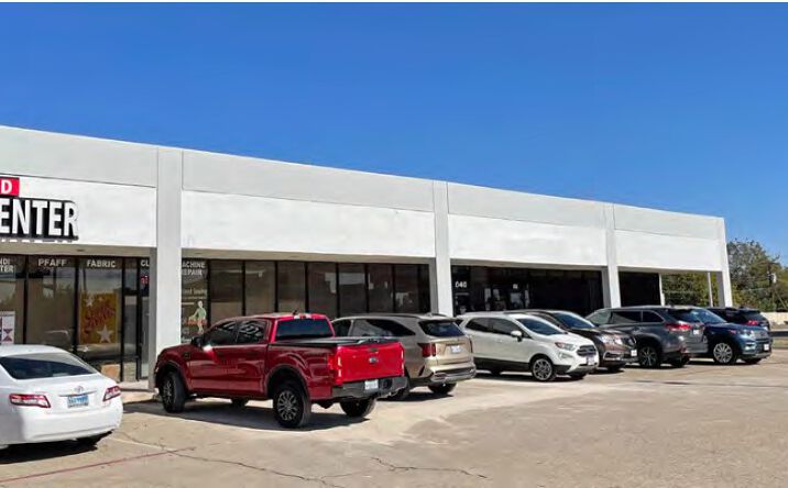 Pictures of Retail property located at 846-850 W. Pipeline Rd., Hurst ...