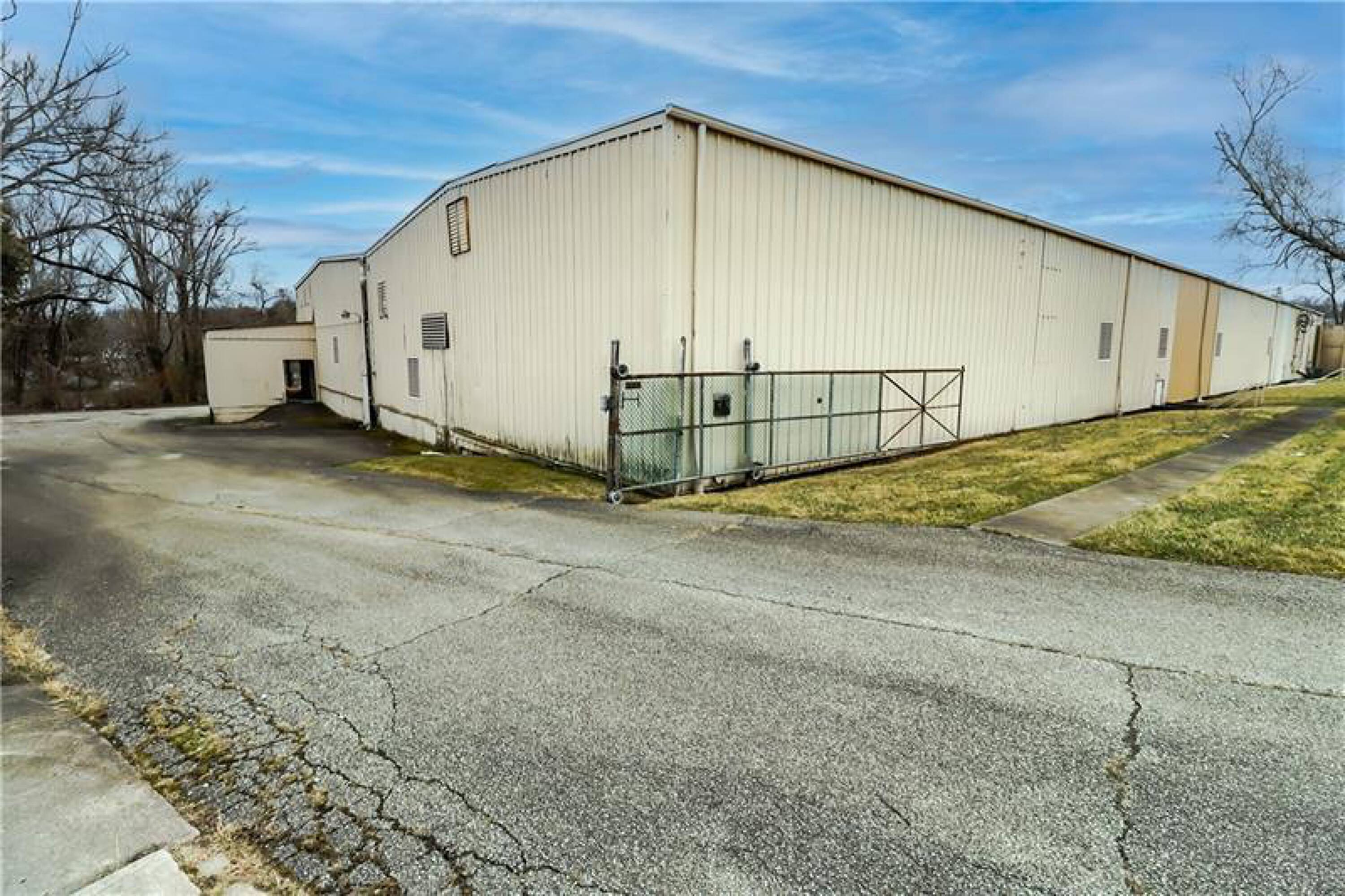 3201 LEECHBURG RD Lower Burrell PA 15068-2805 APN: 17-03-16-0-196 ...