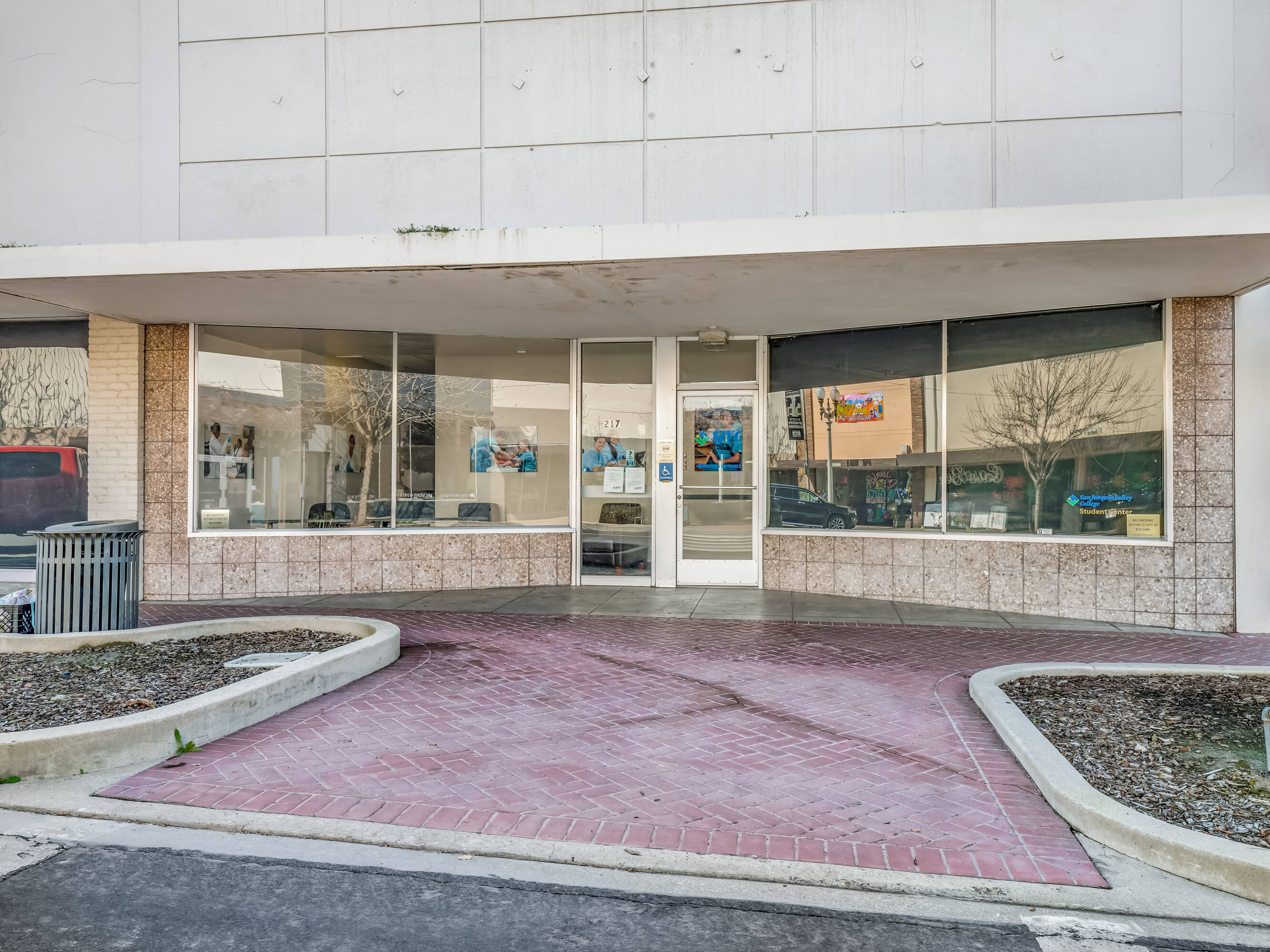 217 W 7th St, Hanford, CA 93230 | Crexi.com