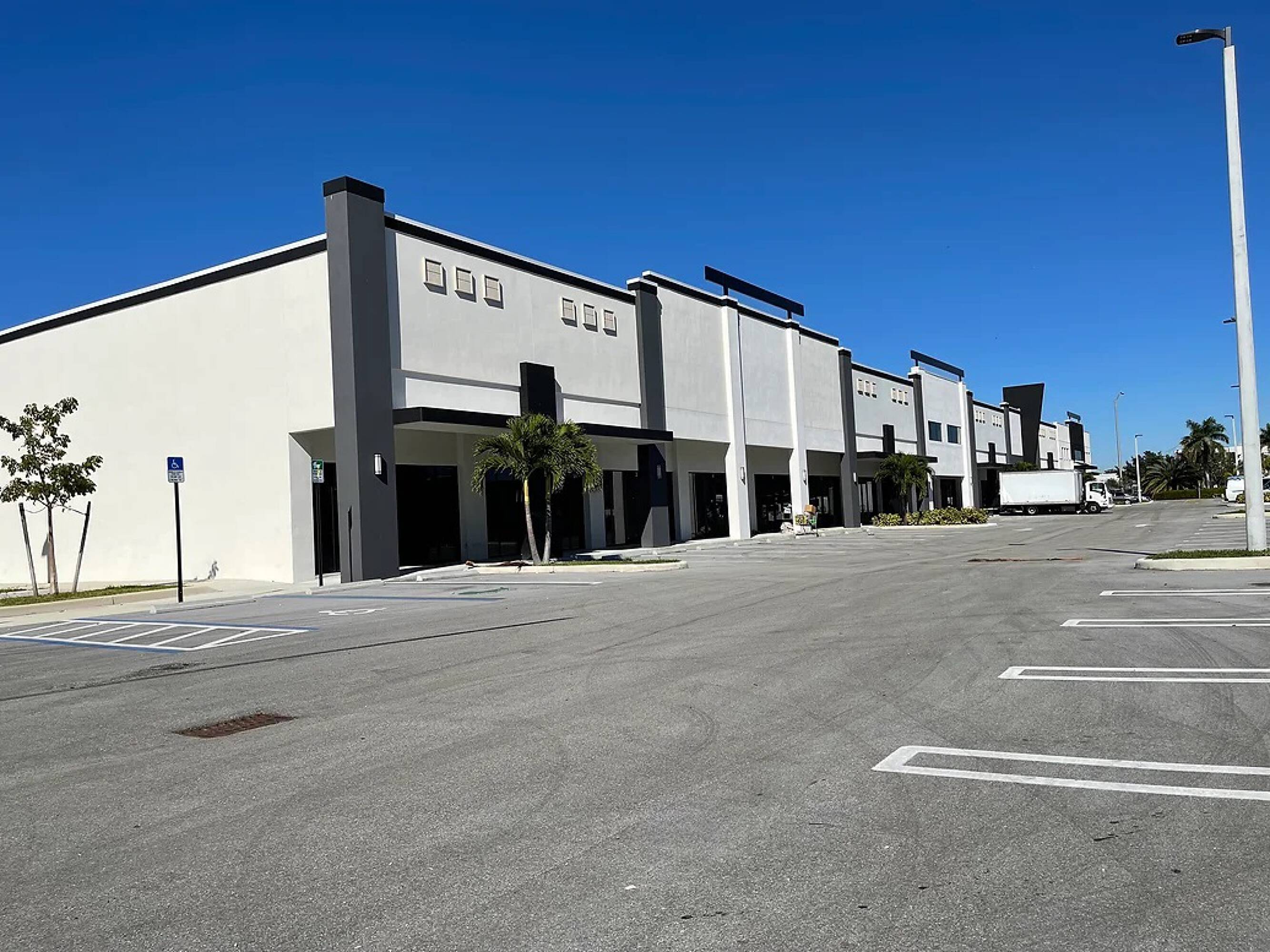 7802 NW 103rd St, Hialeah, FL 33016 | Crexi.com