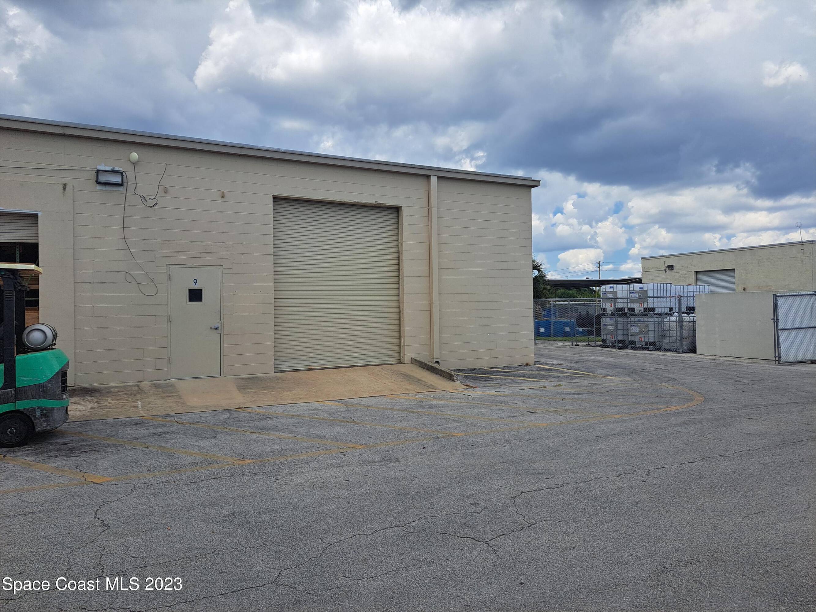 2465 PALM BAY RD NE Palm Bay FL 32905-3353 APN: 28-37-23-00-00256.0 ...