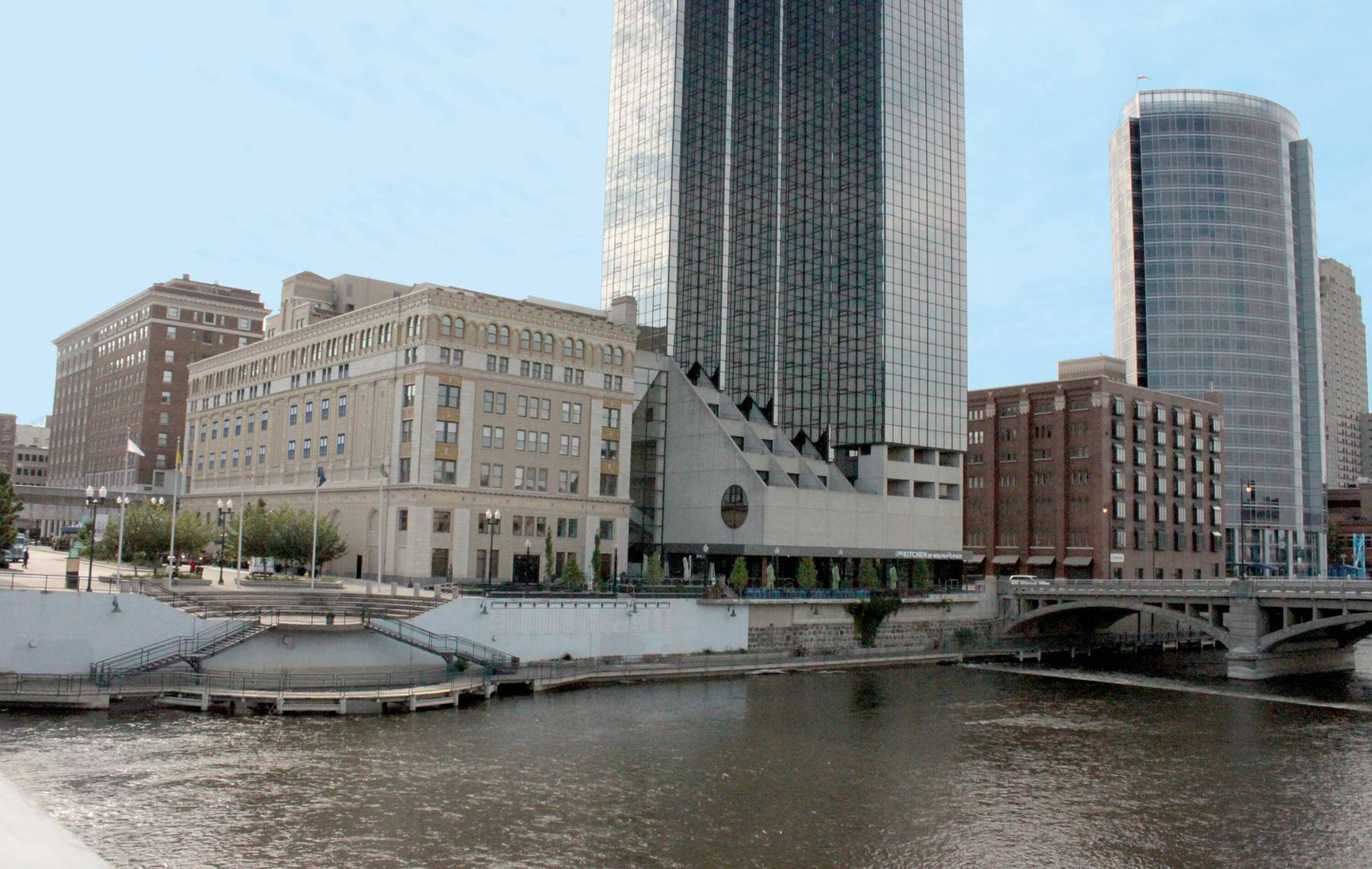 220 Lyon St NW, Grand Rapids, MI 49503 - Retail Space for Lease ...