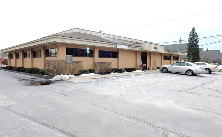 5767 W Maple Rd, West Bloomfield Township, MI 48322 | Crexi.com