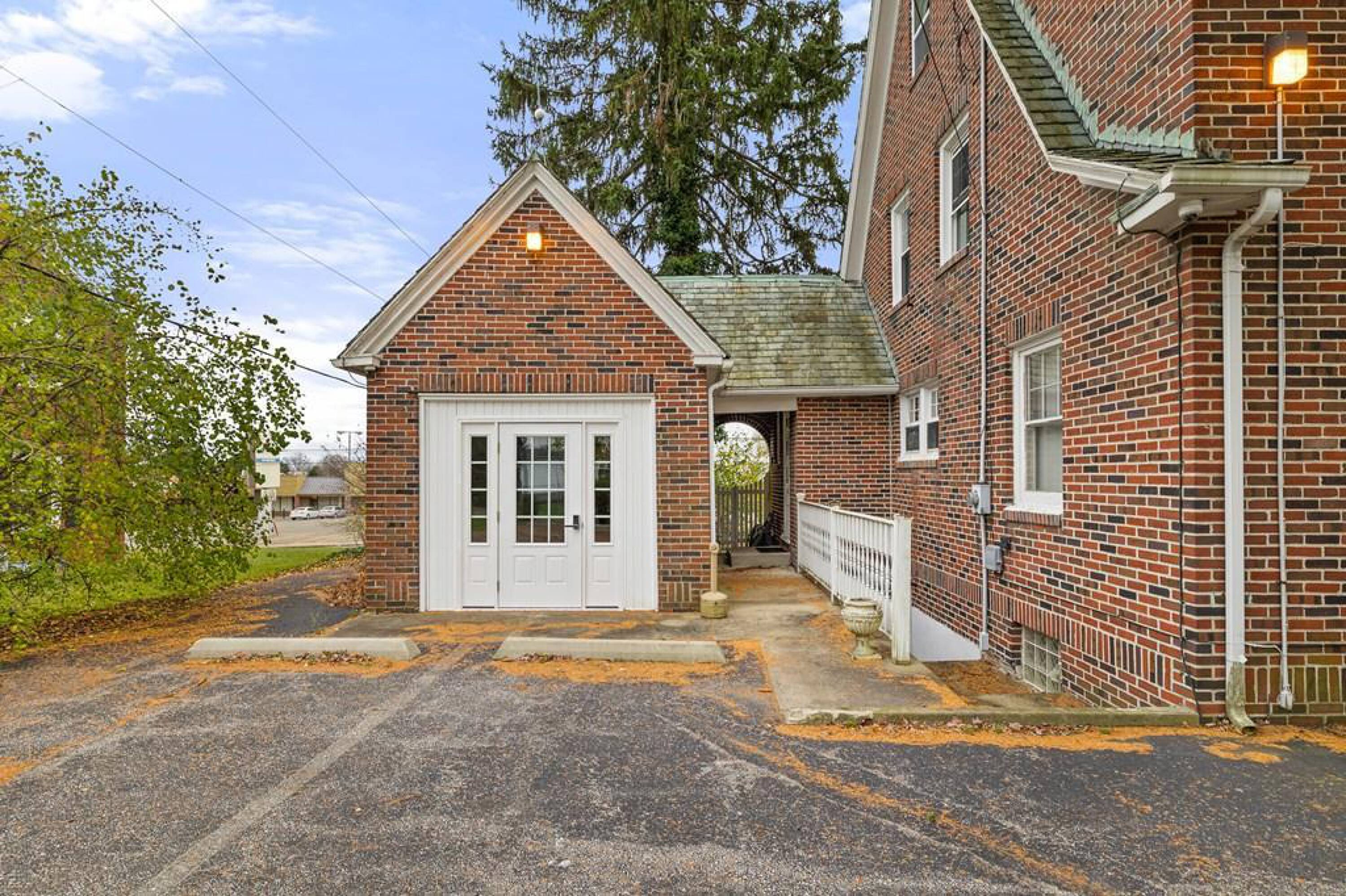 860 LEXINGTON AVE Mansfield OH 44907-1996 APN: 027-07-146-02-000 | Crexi.com