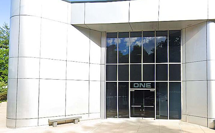 Expressway Plaza 1 & 3 Expressway Plaza, Roslyn Heights, NY 11577 ...