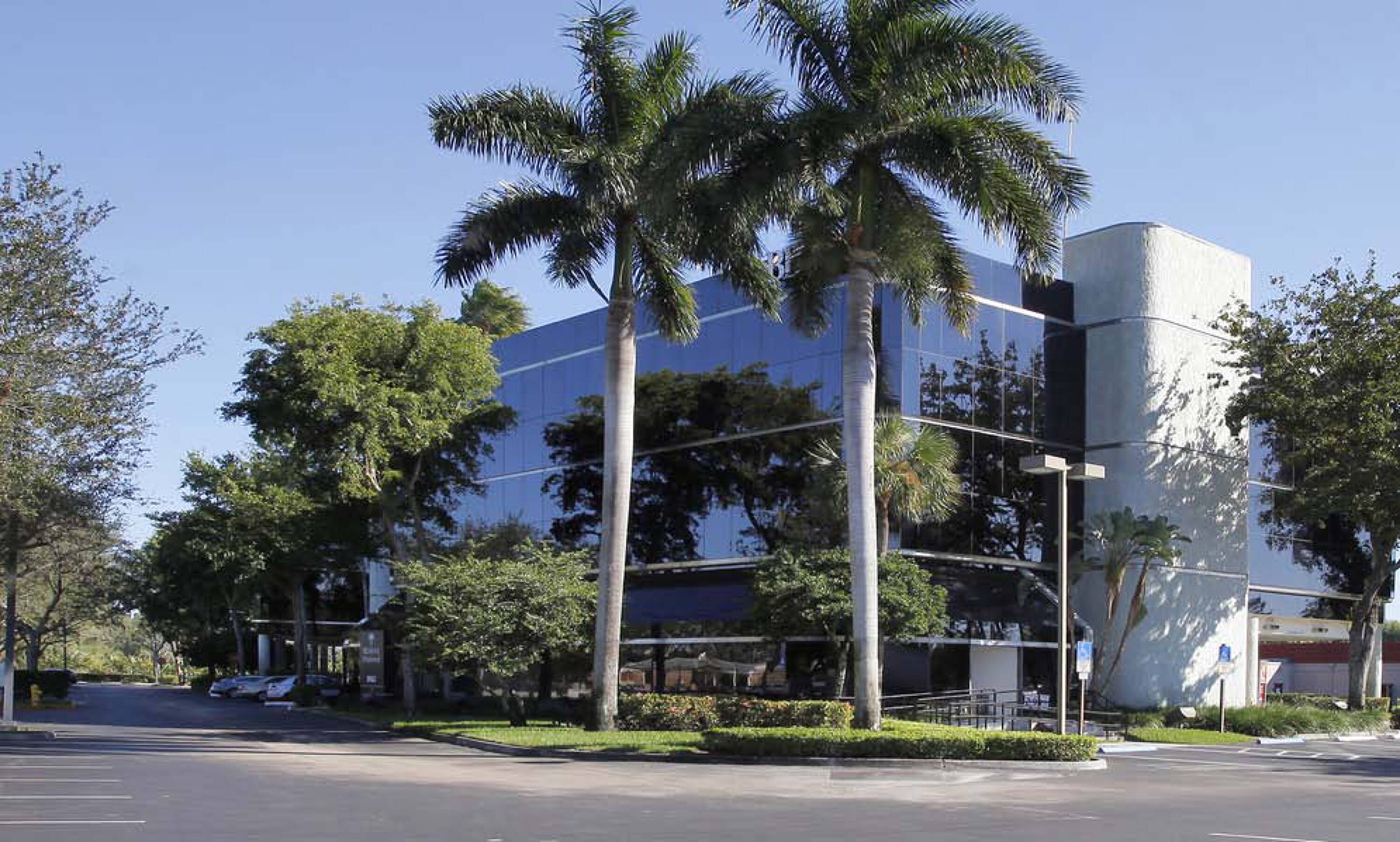 2 S University Dr, Plantation, FL 33324 | Crexi.com