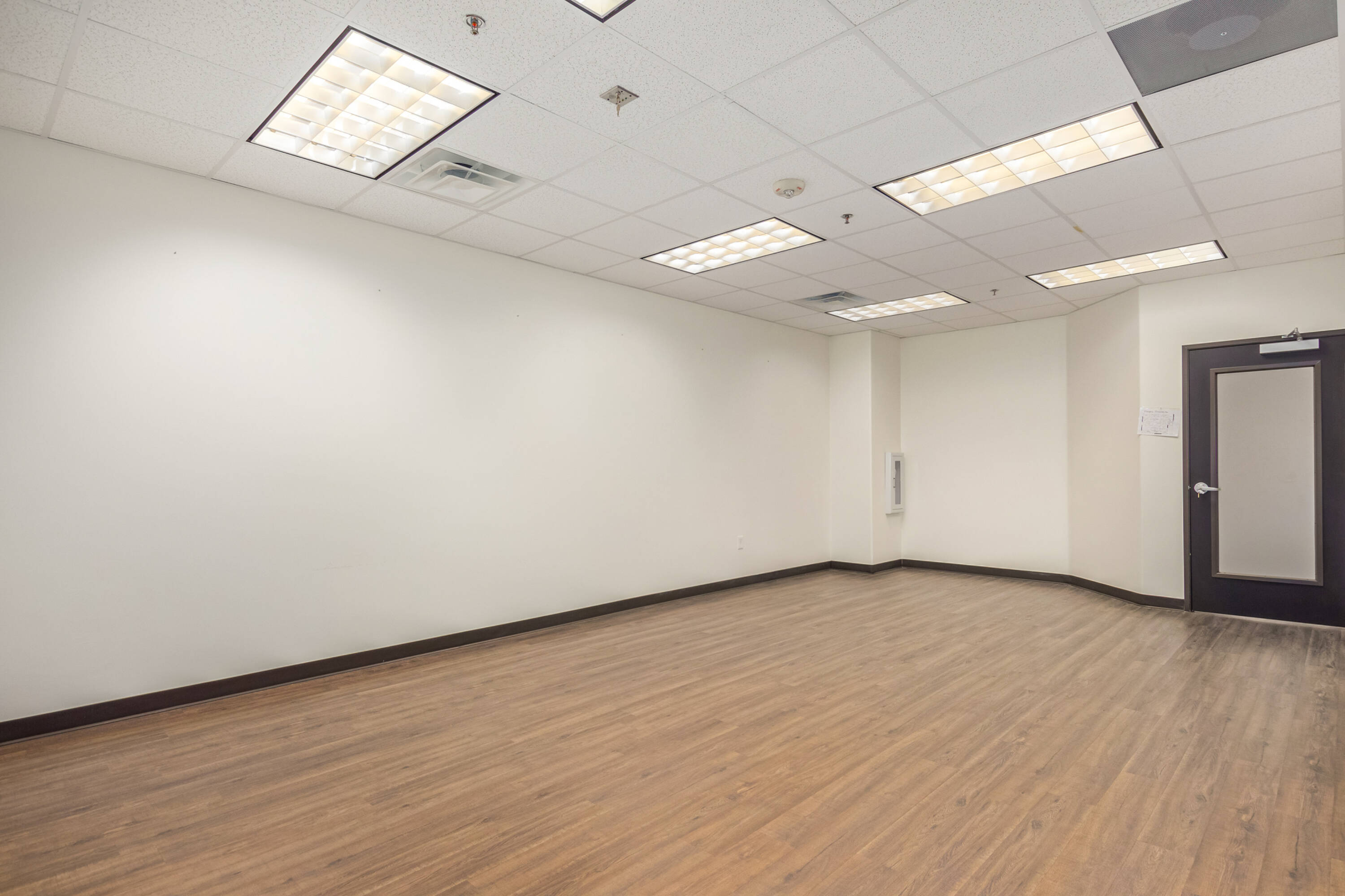 4566 E INVERNESS AVE STE 108 Mesa AZ 85206-4633 APN: 14068146 | Crexi.com