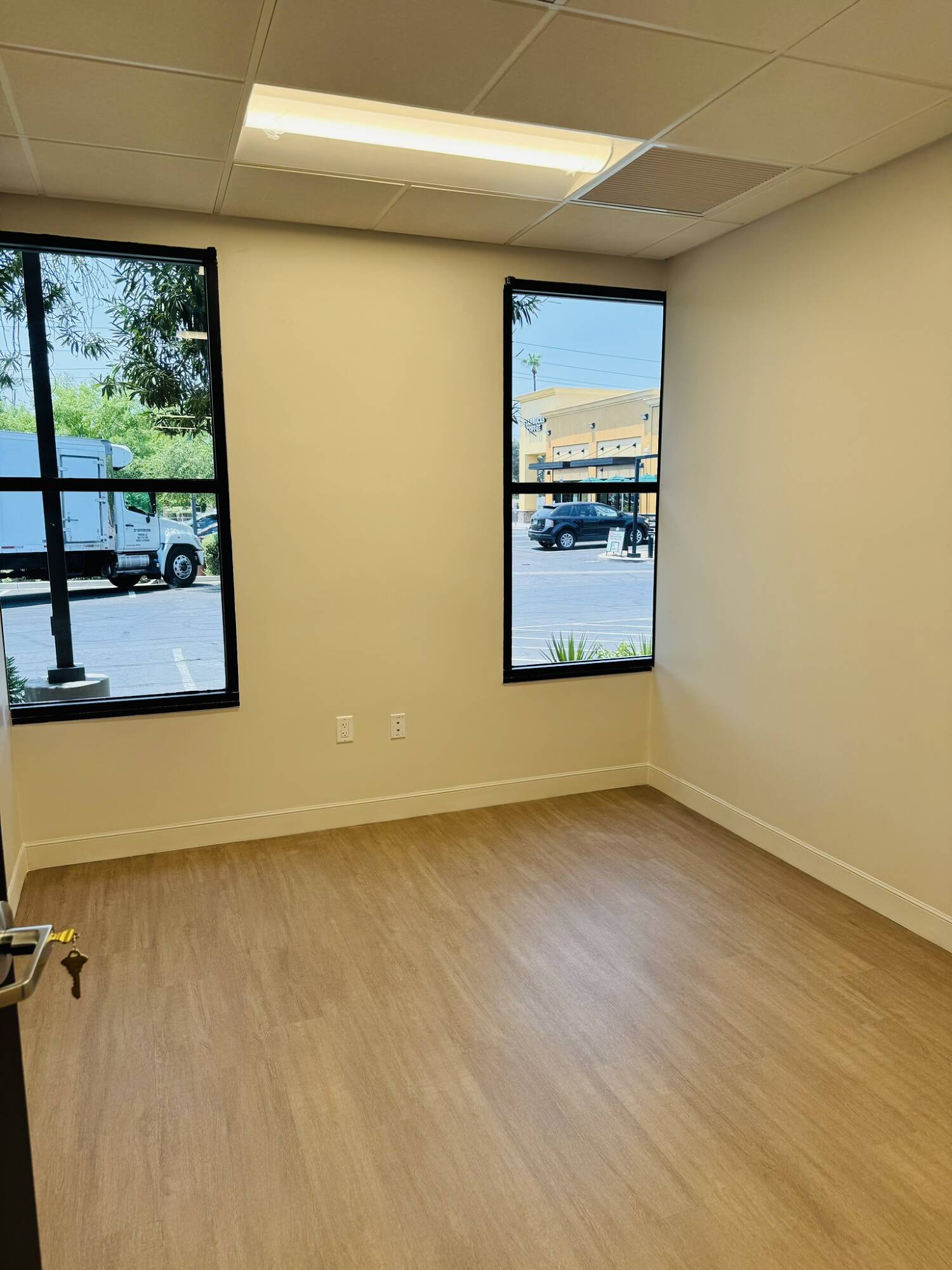 702 E Bell Rd, Phoenix, AZ 85022 | Crexi.com