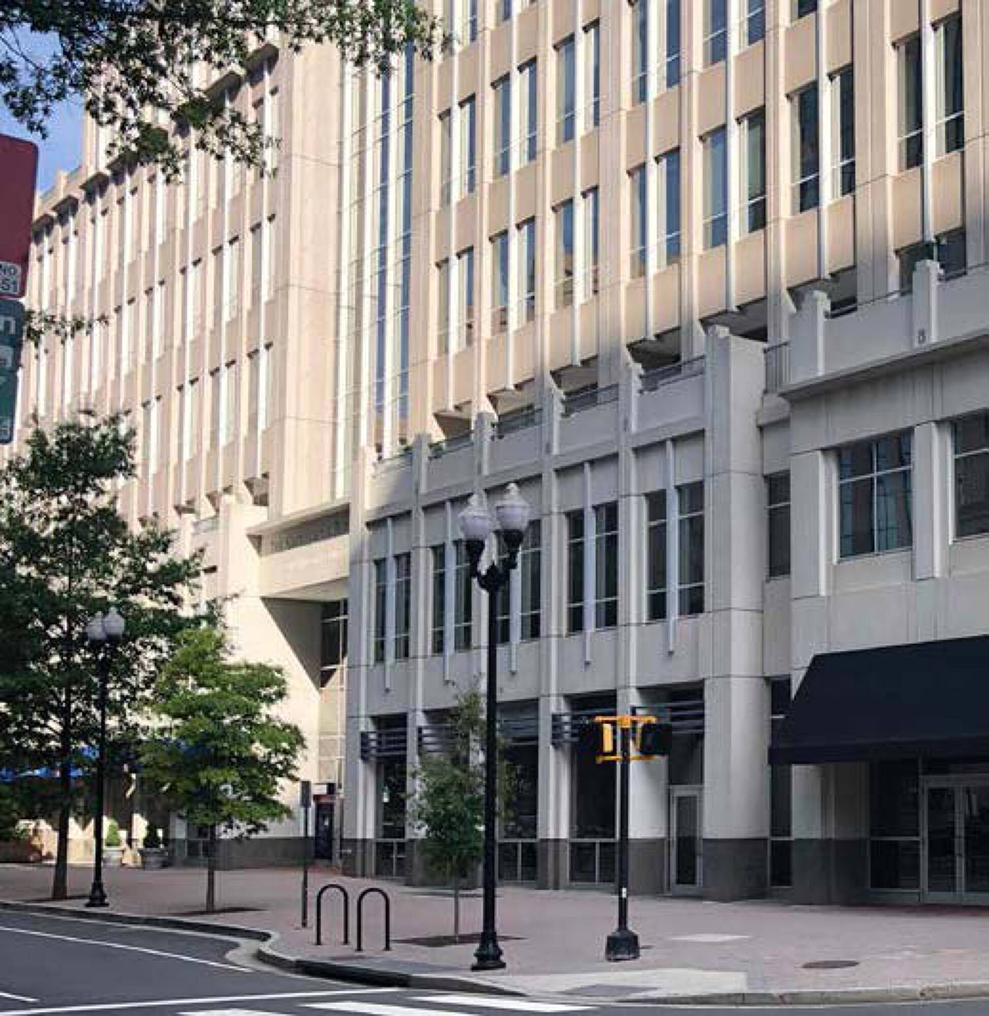 2300 WILSON BLVD Arlington VA 22201-5424 APN: 18005PCA | Crexi.com