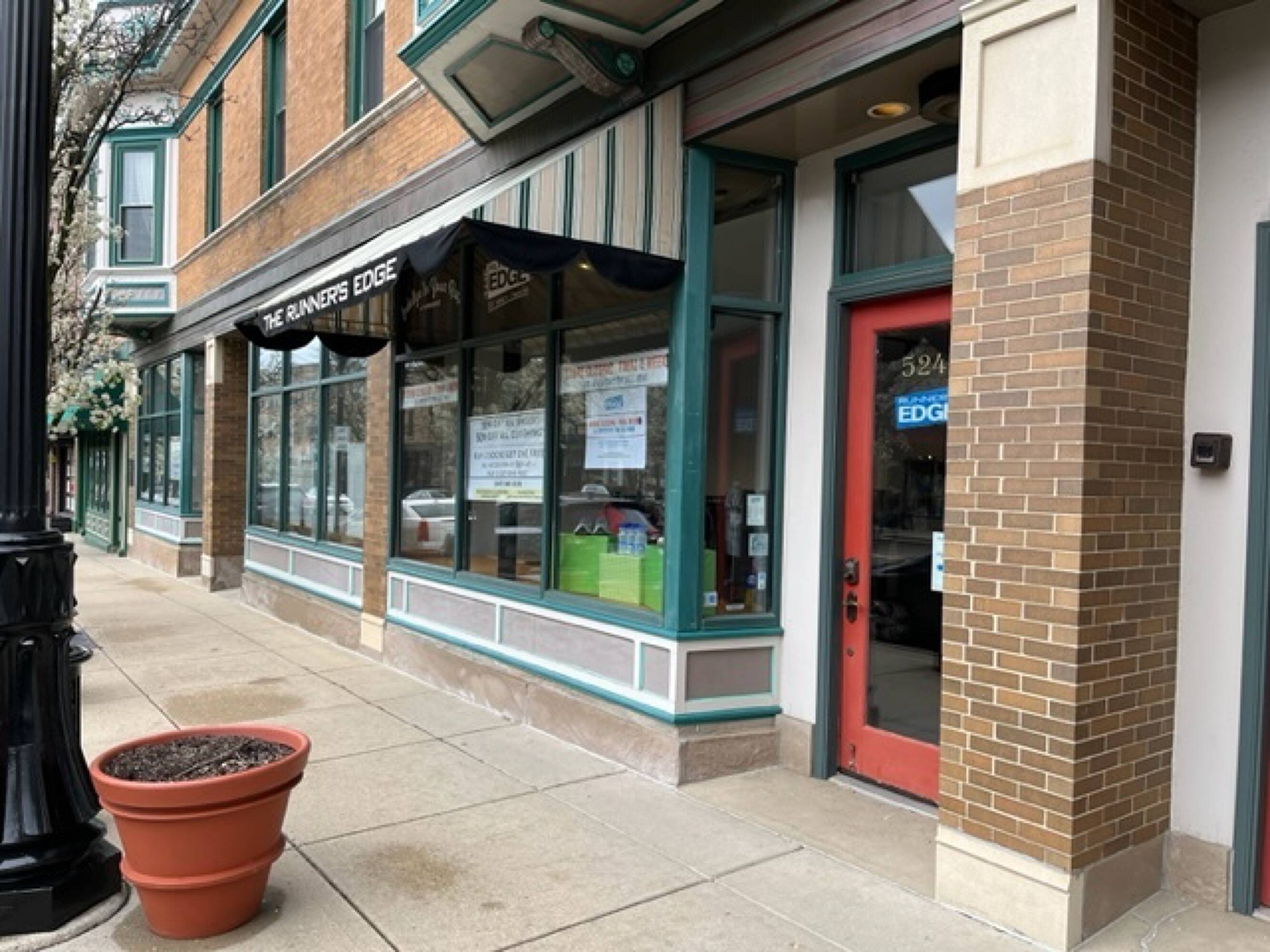 524 N Milwaukee Ave, Libertyville, IL 60048 | Crexi.com