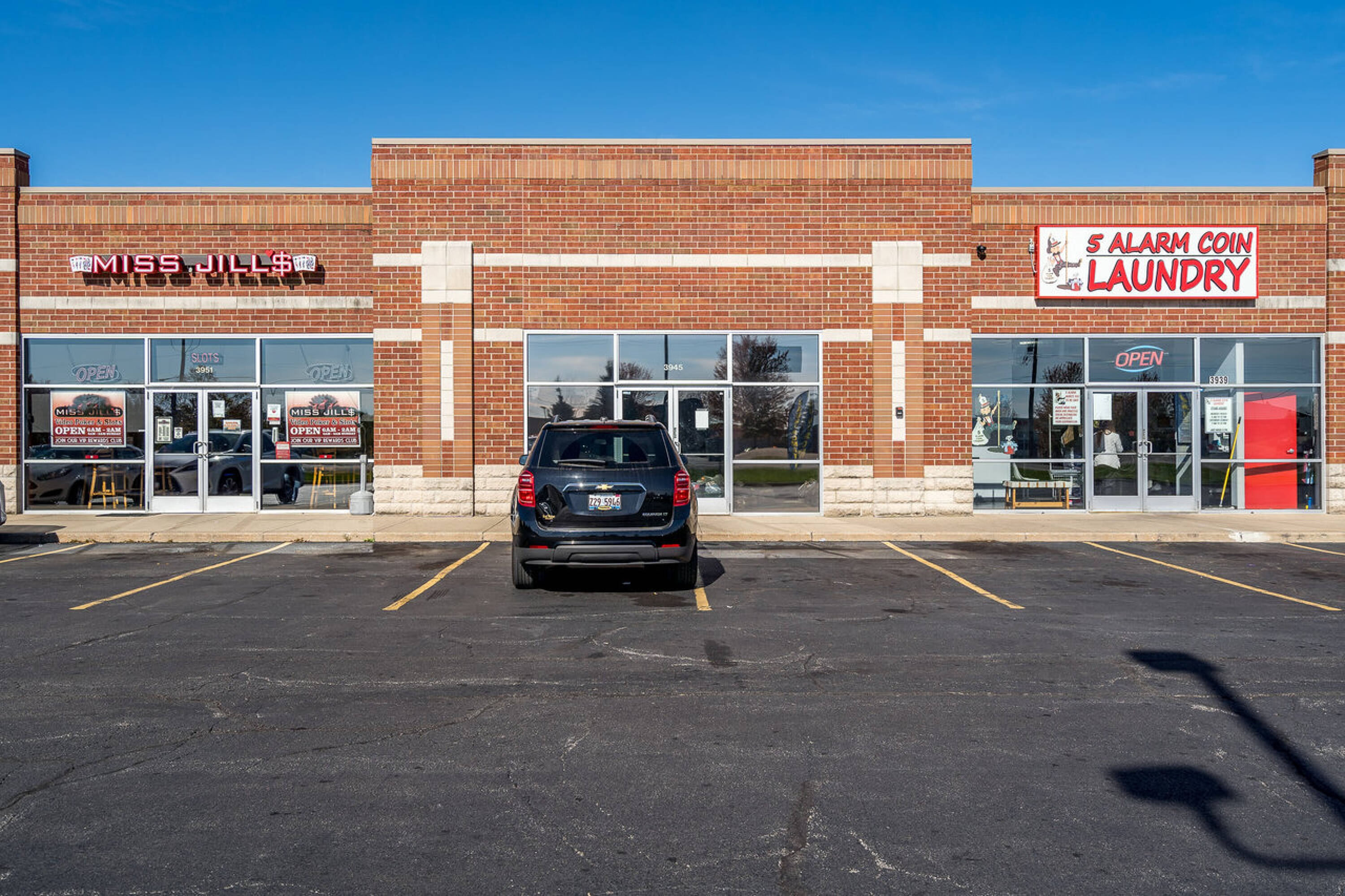 3927 W Riverside Blvd, Rockford, IL 61101 | Crexi.com