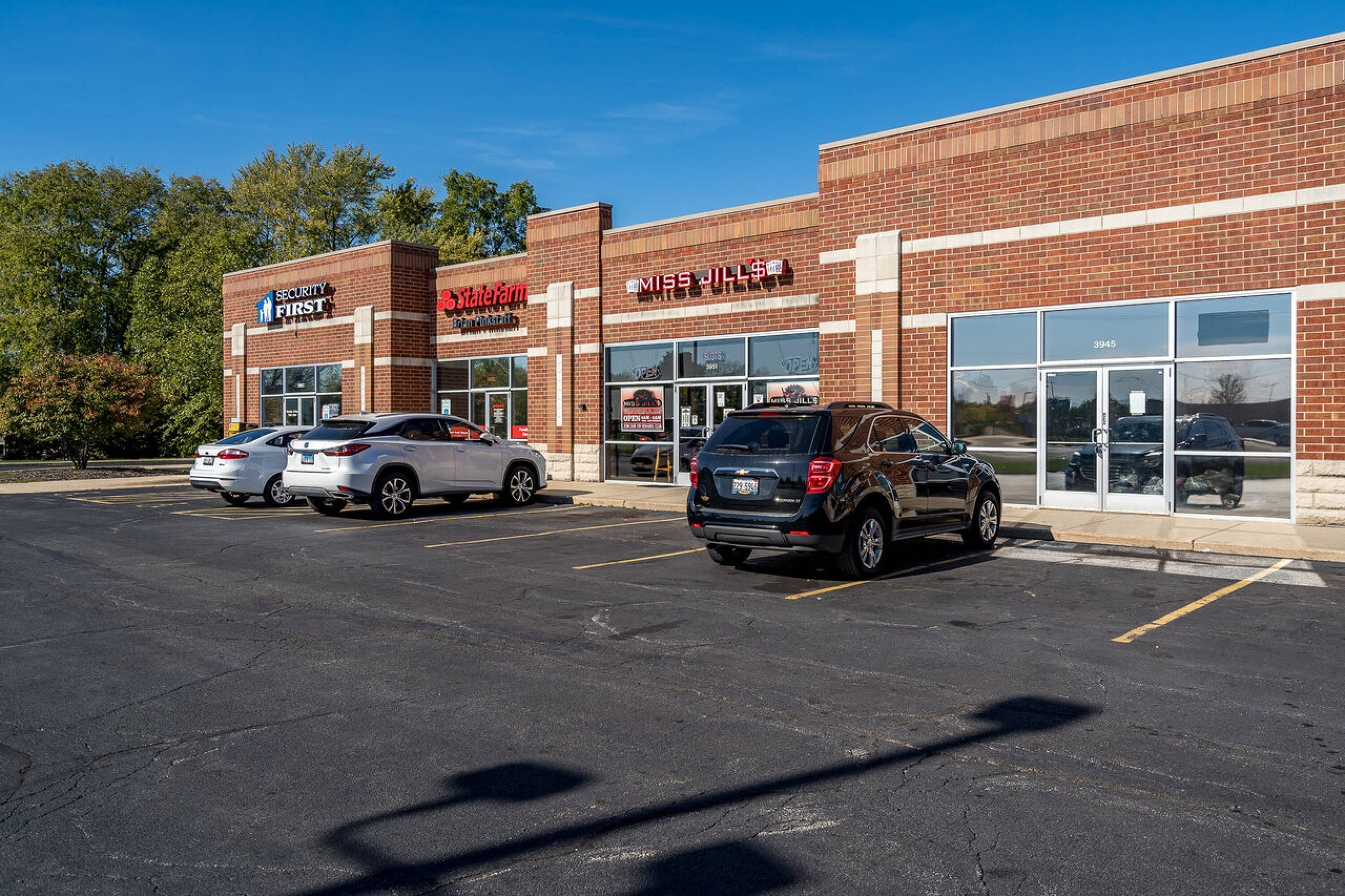 3927 W Riverside Blvd, Rockford, IL 61101 | Crexi.com