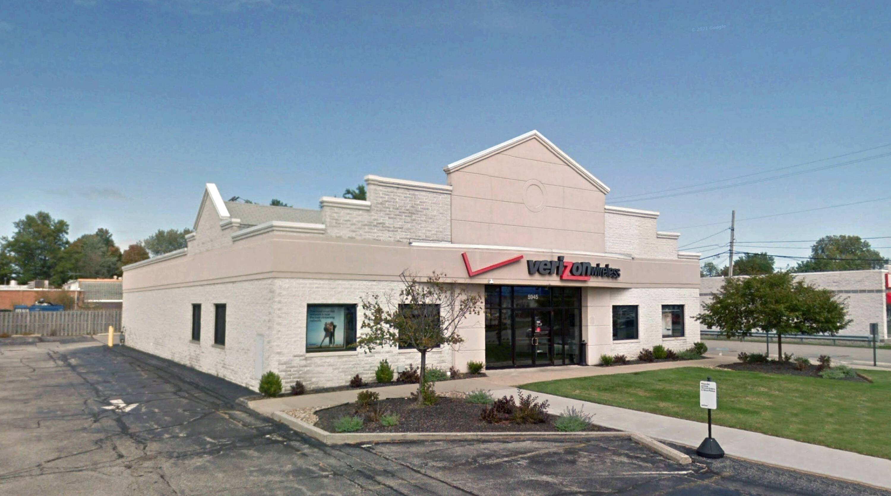 5945 MAYFIELD RD Mayfield Heights OH 44124-2902 APN: 861-09-044 | Crexi.com