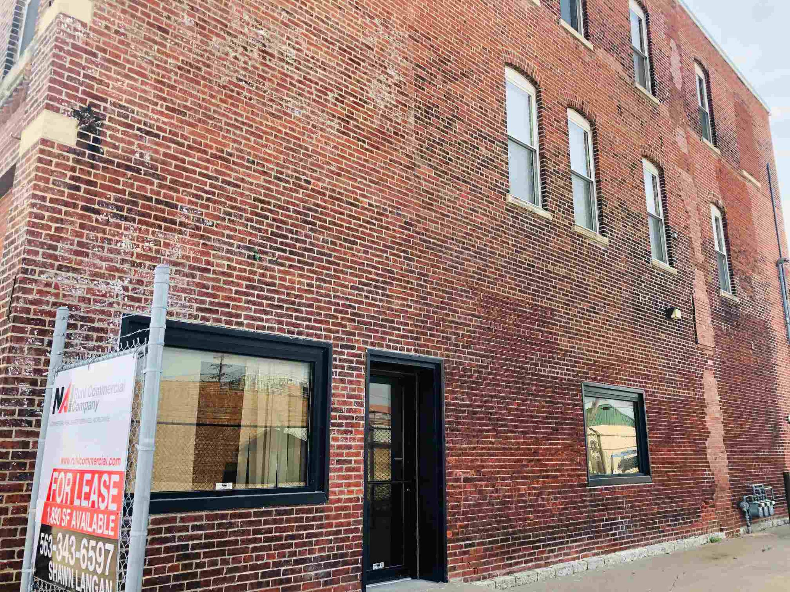 1115 W 3RD ST Davenport IA 52802-3535 APN: L0001-42C | Crexi.com