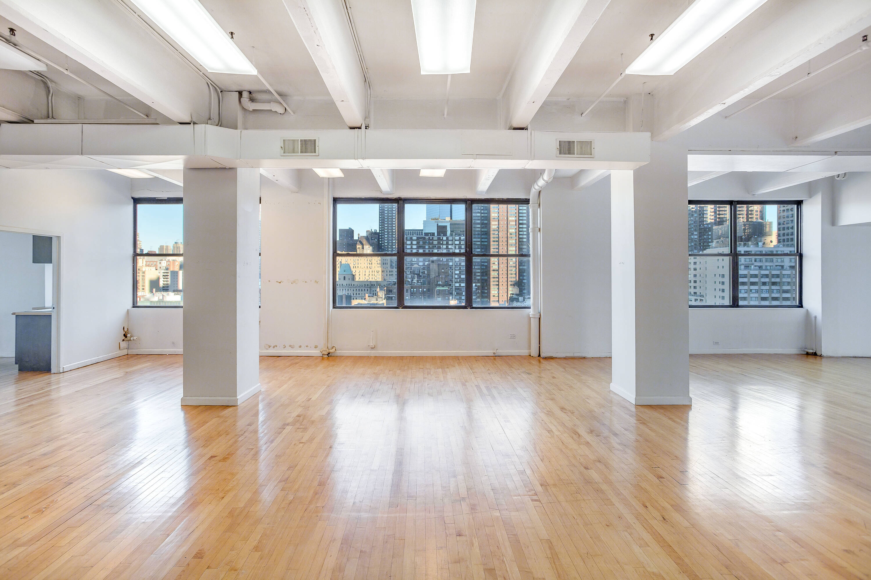 333 W 52nd St, New York, NY 10019 | Crexi.com