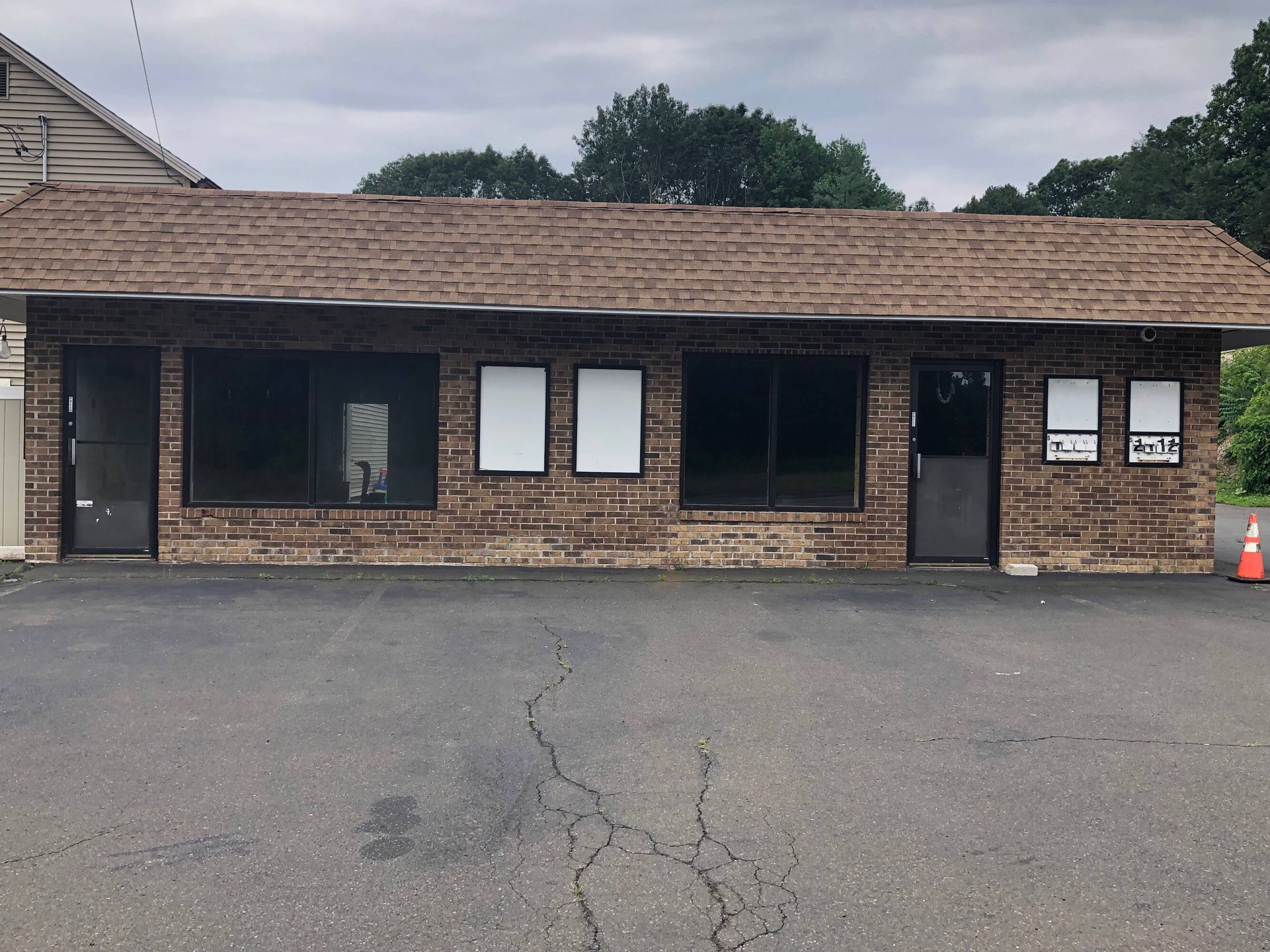 402 CLINTONVILLE RD North Haven CT 06473-2813 APN: 069 006 | Crexi.com