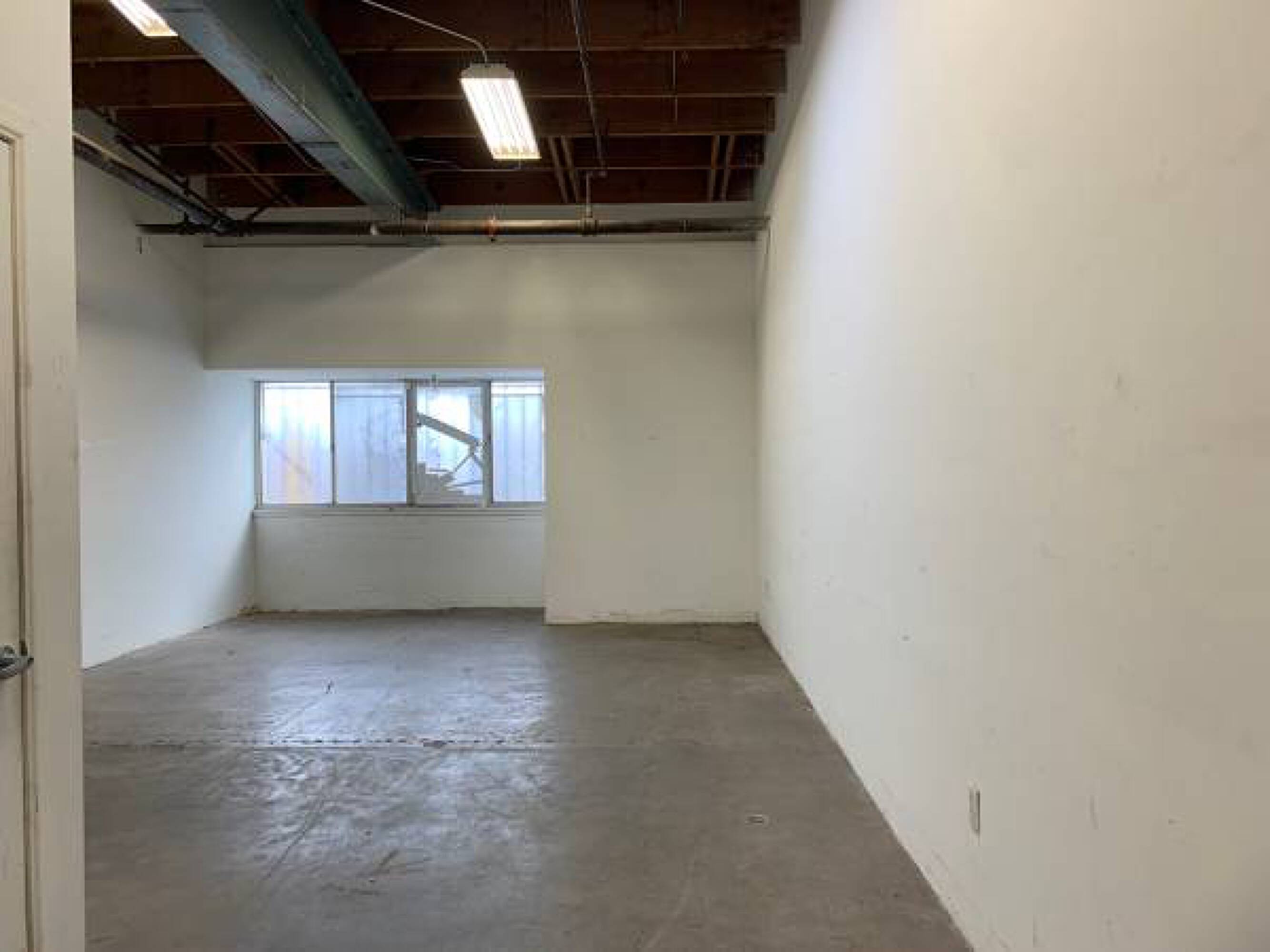 3221 S Hill St, Los Angeles, CA 90007 | Crexi.com