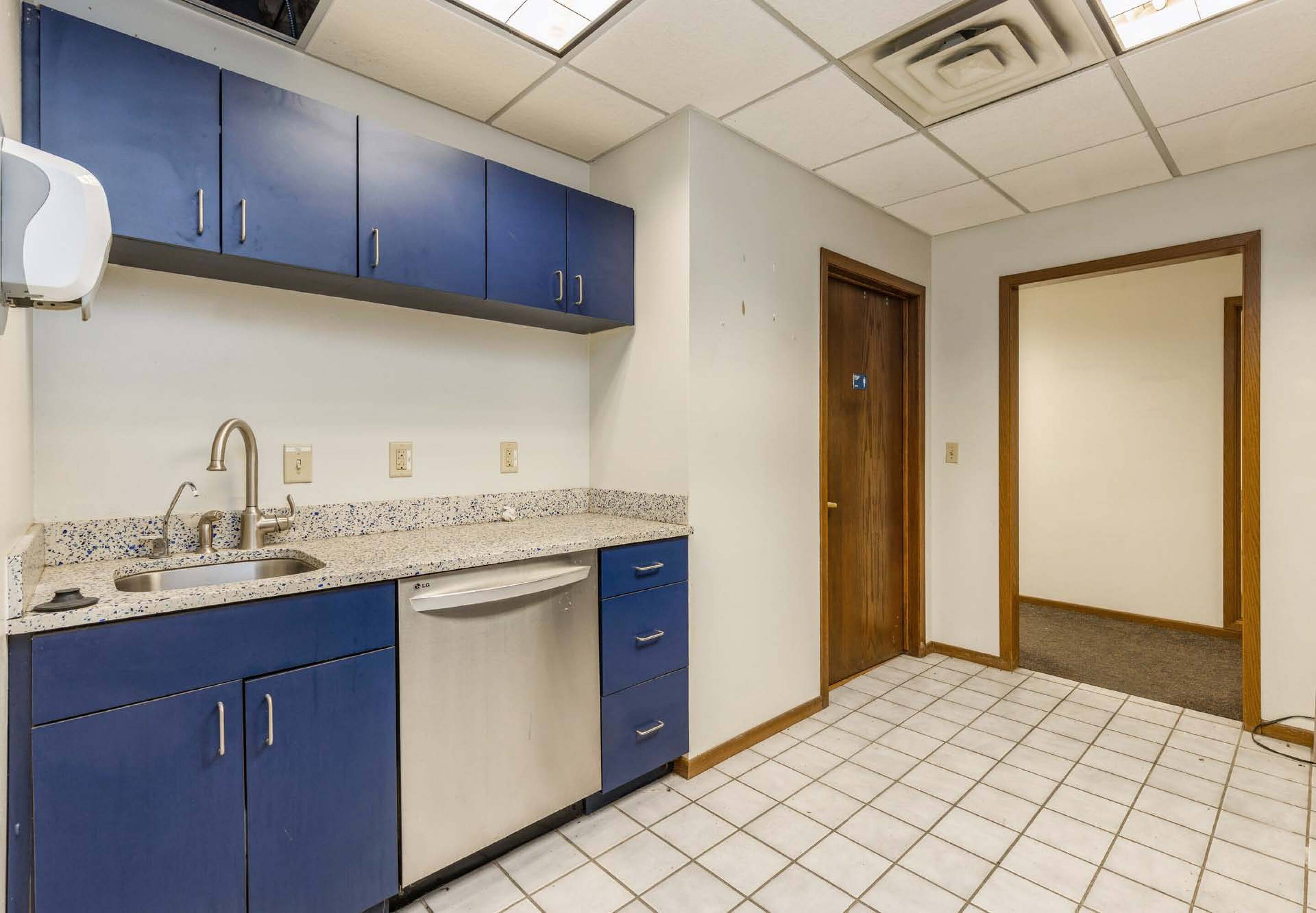 1800 Hull Ave, Des Moines, IA 50313 | Crexi.com