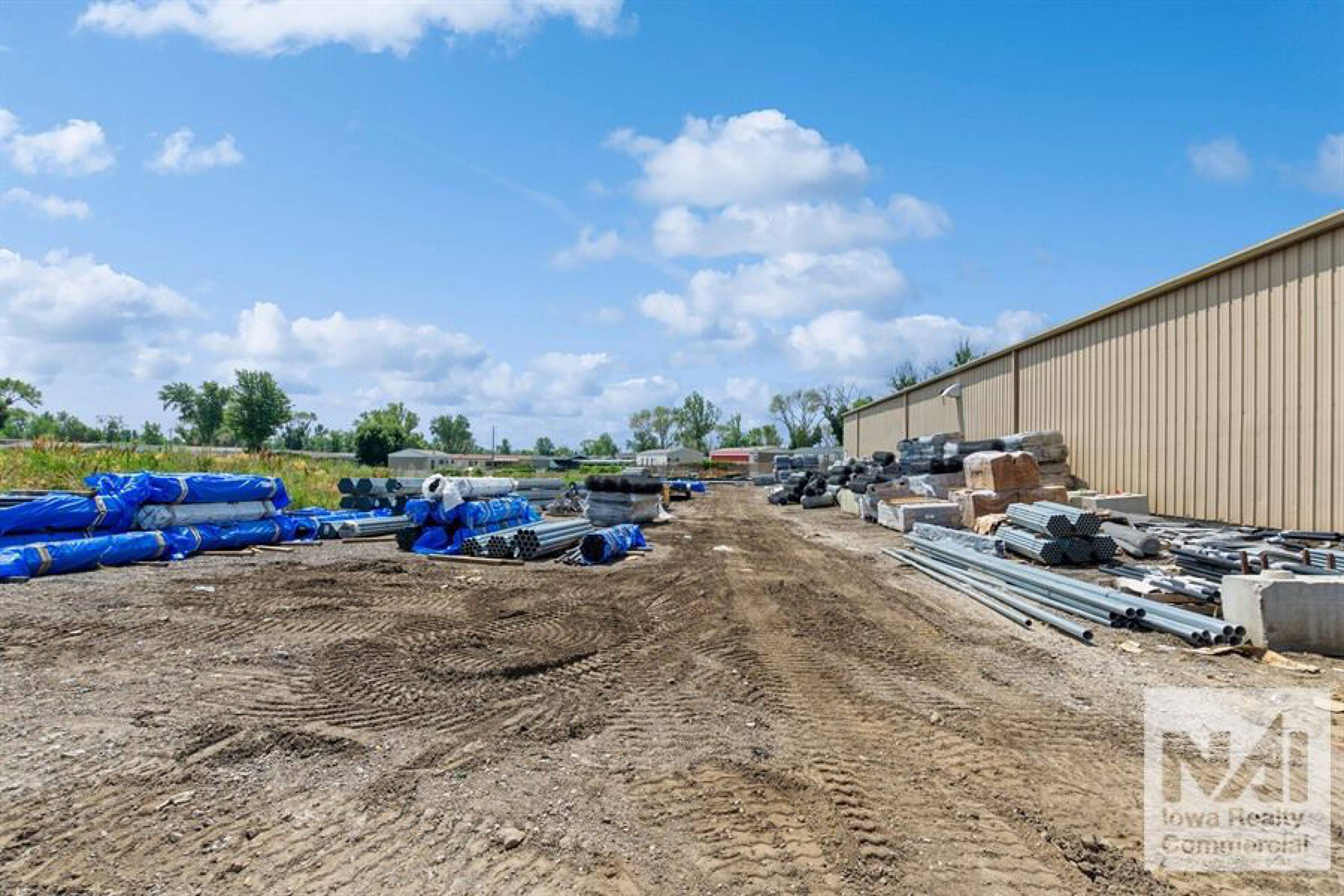 6009 16TH AVE SW Cedar Rapids IA 52404-6106 APN: 133520200700000 ...