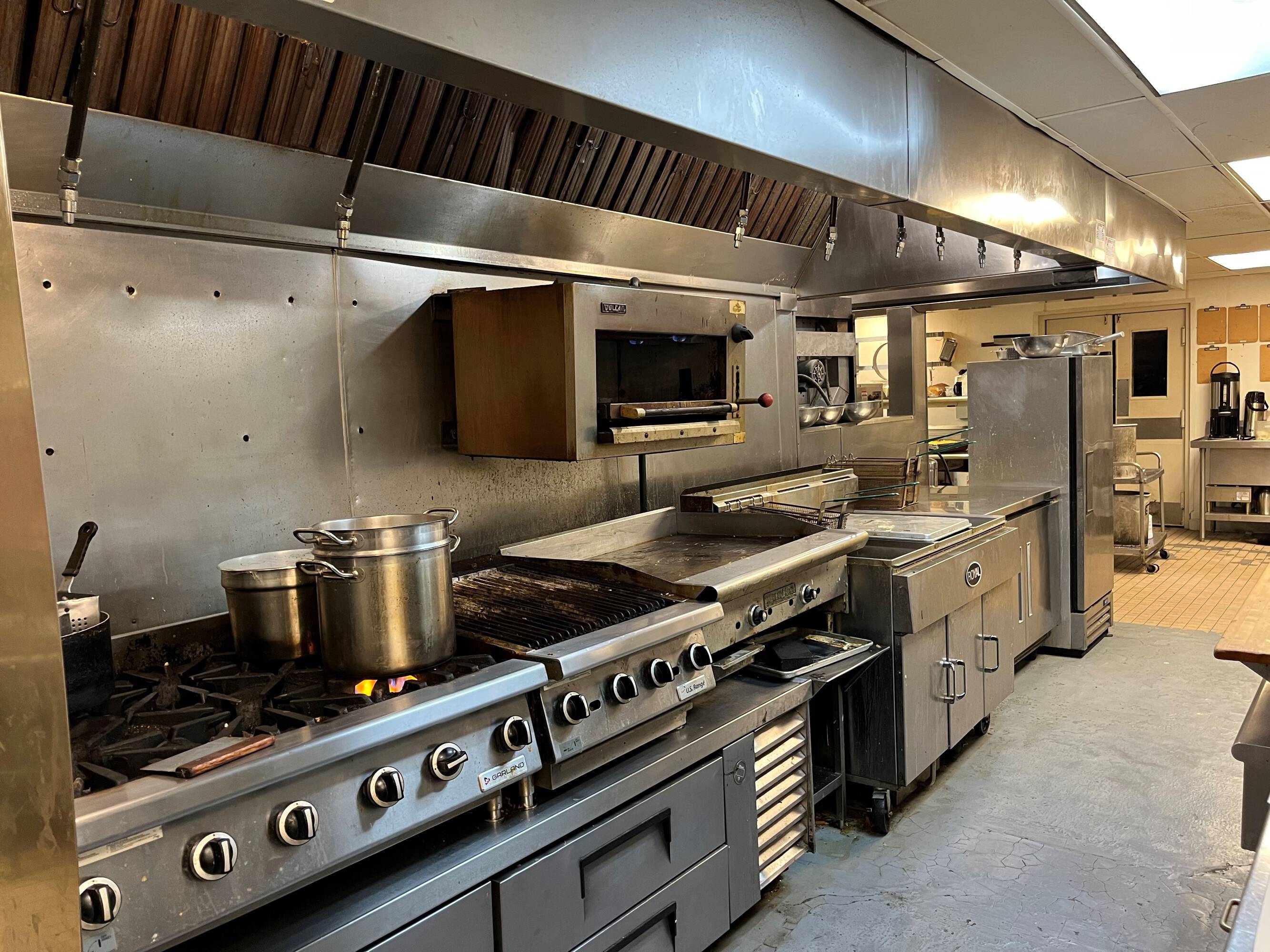 100 W 76th St, Davenport, IA 52806 | Crexi.com