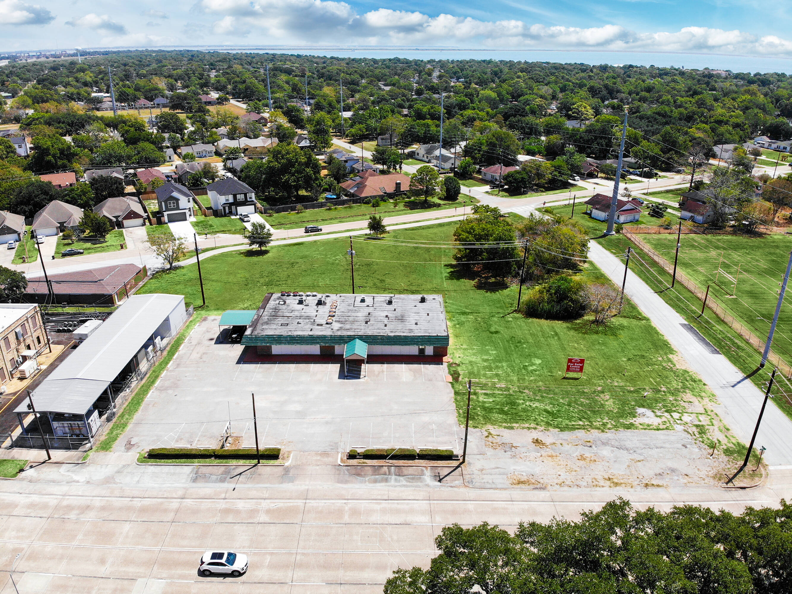 215 S Broadway St, La Porte, TX 77571 | Crexi.com