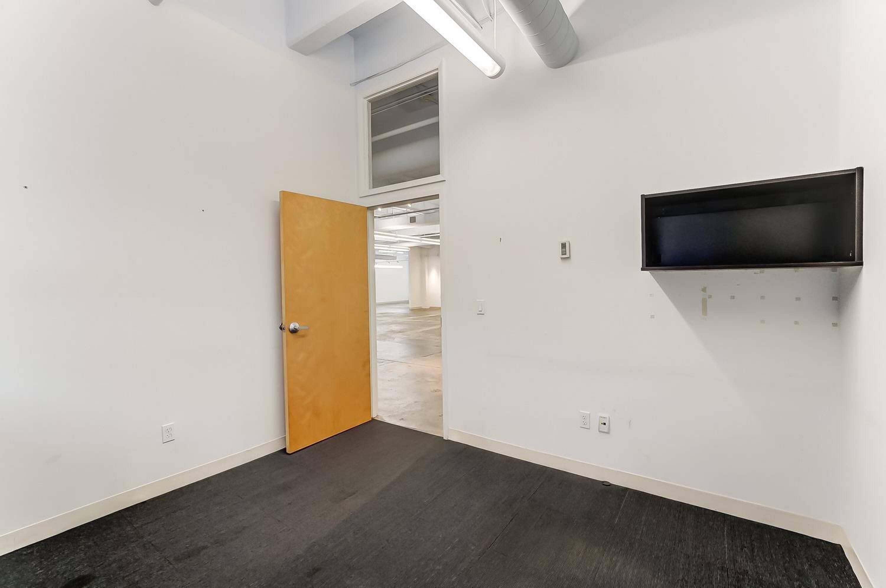 20 E Central Pkwy, Cincinnati, OH 45202 | Crexi.com