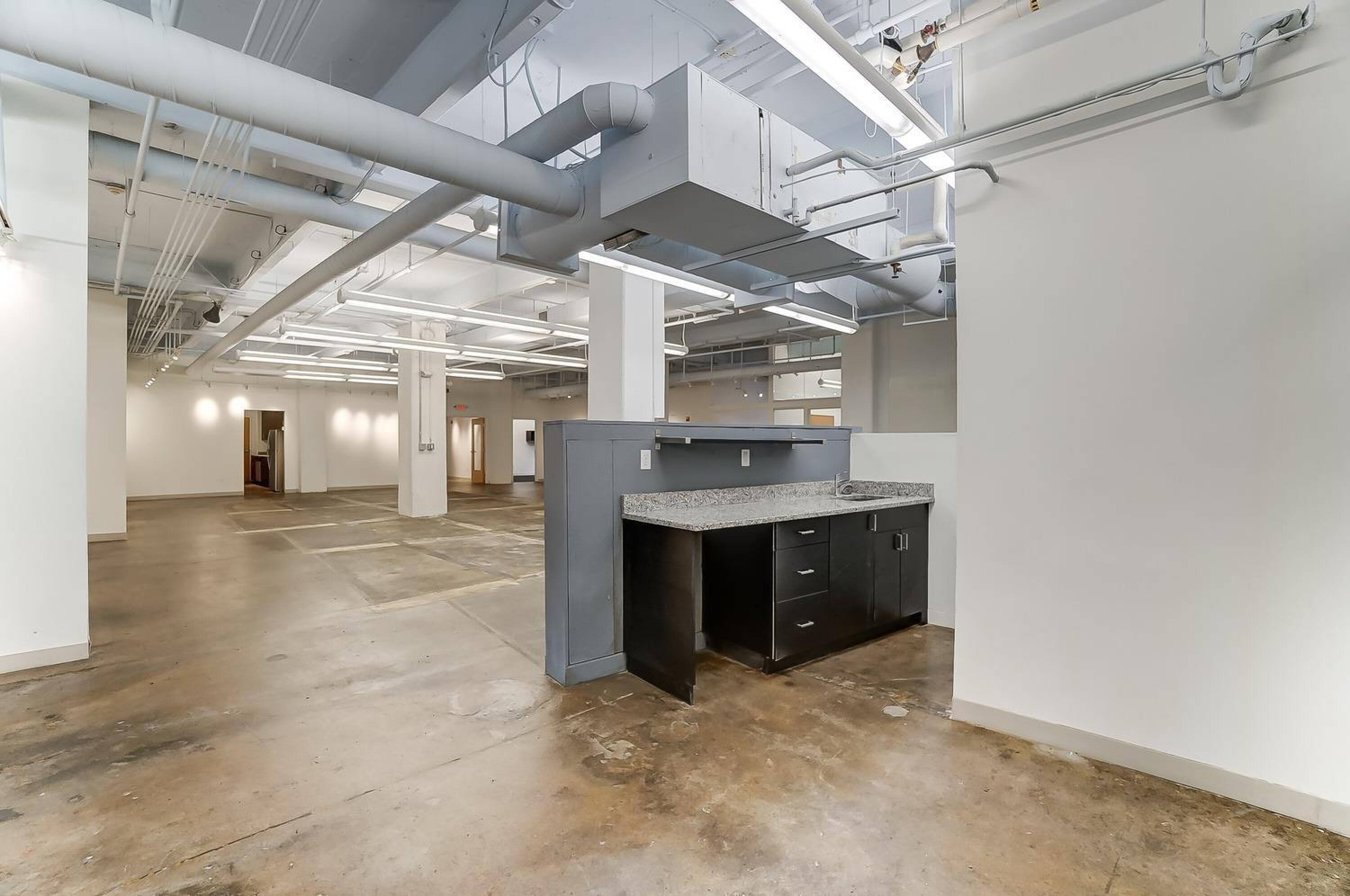 20 E Central Pkwy, Cincinnati, OH 45202 | Crexi.com