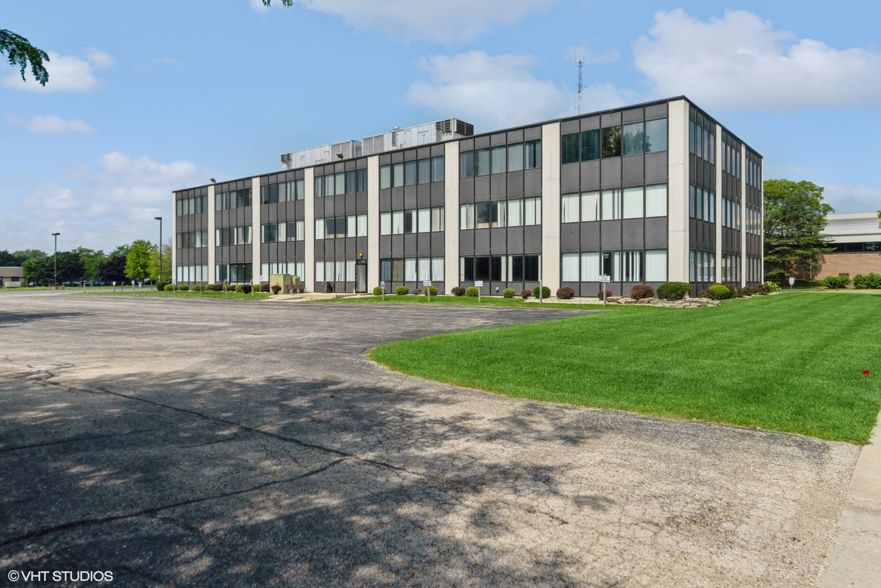 600 Russel Ct, Woodstock, IL 60098 | Crexi.com