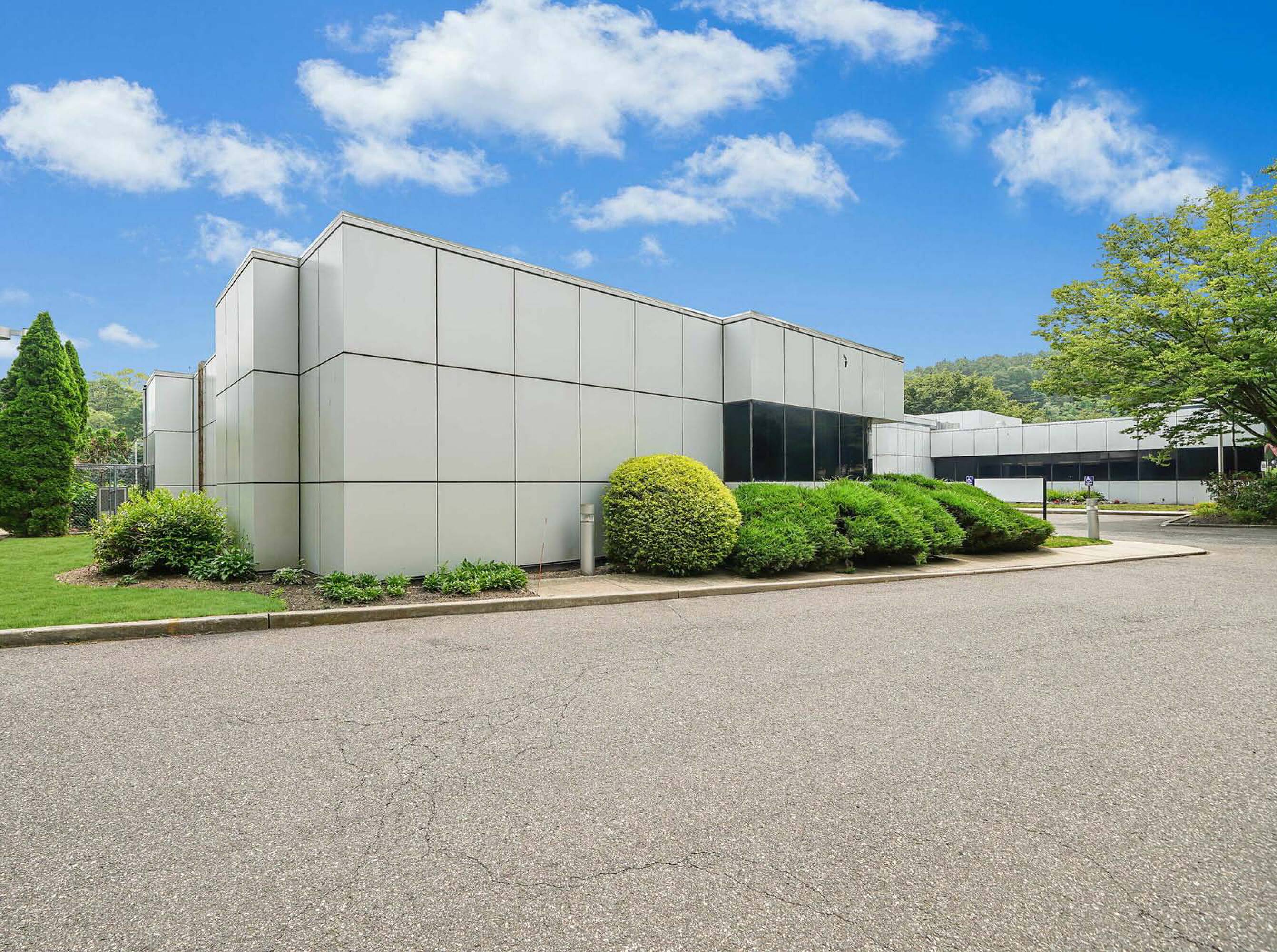 989 W Jericho Turnpike, Smithtown, NY 11787 | Crexi.com