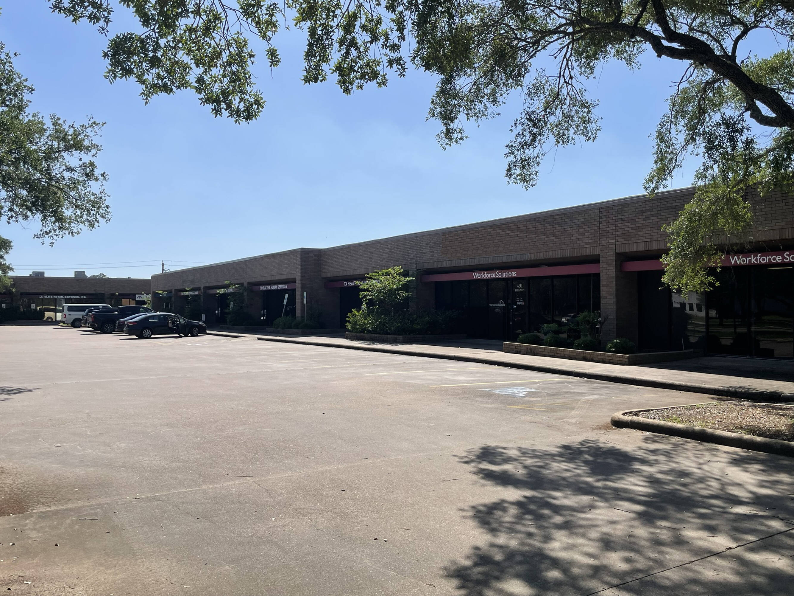 457 THIS WAY Lake Jackson TX 77566 APN: 239351 | Crexi.com