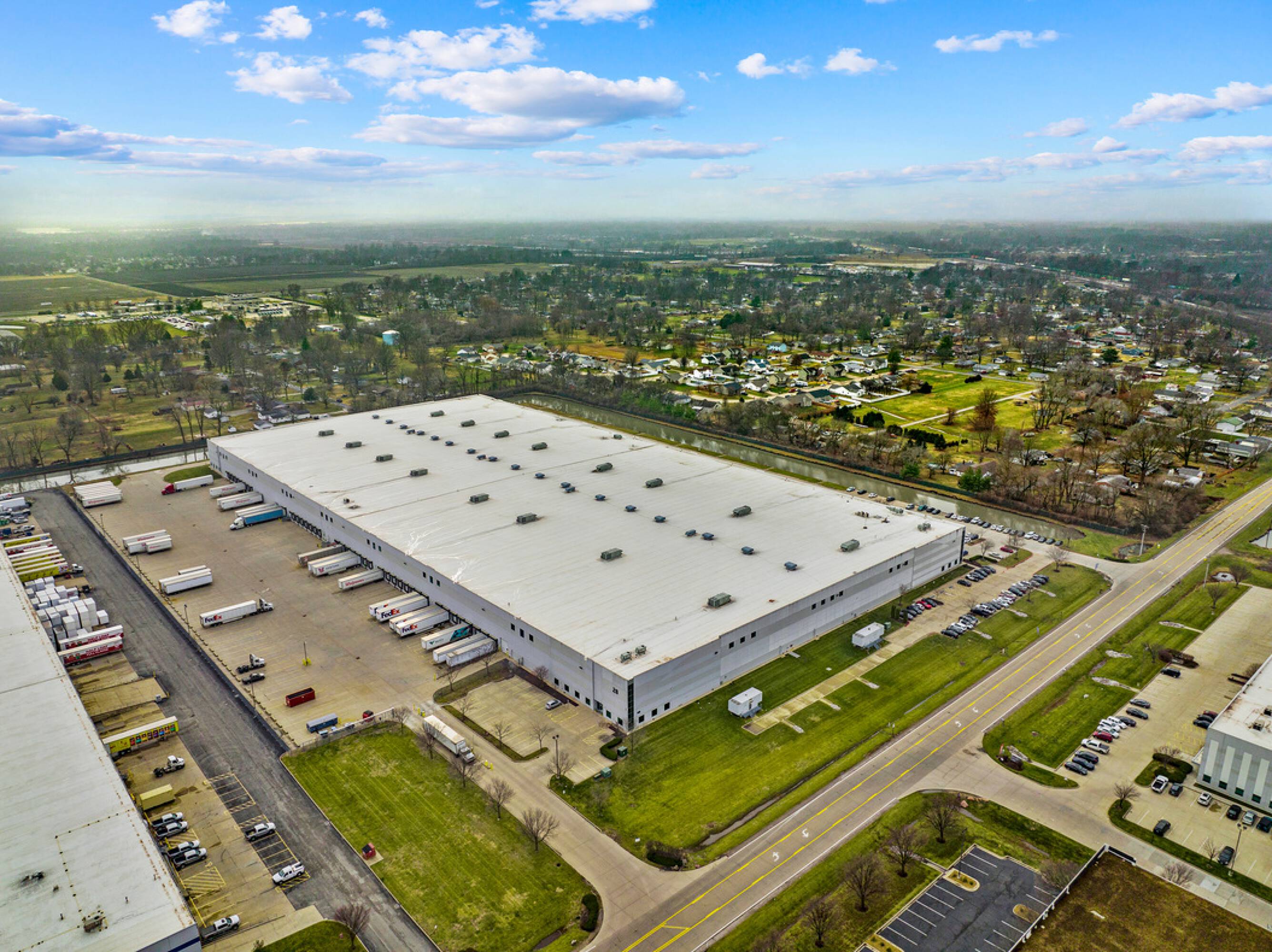 28 Gateway Commerce Center Dr W, Edwardsville, IL 62025 | Crexi.com