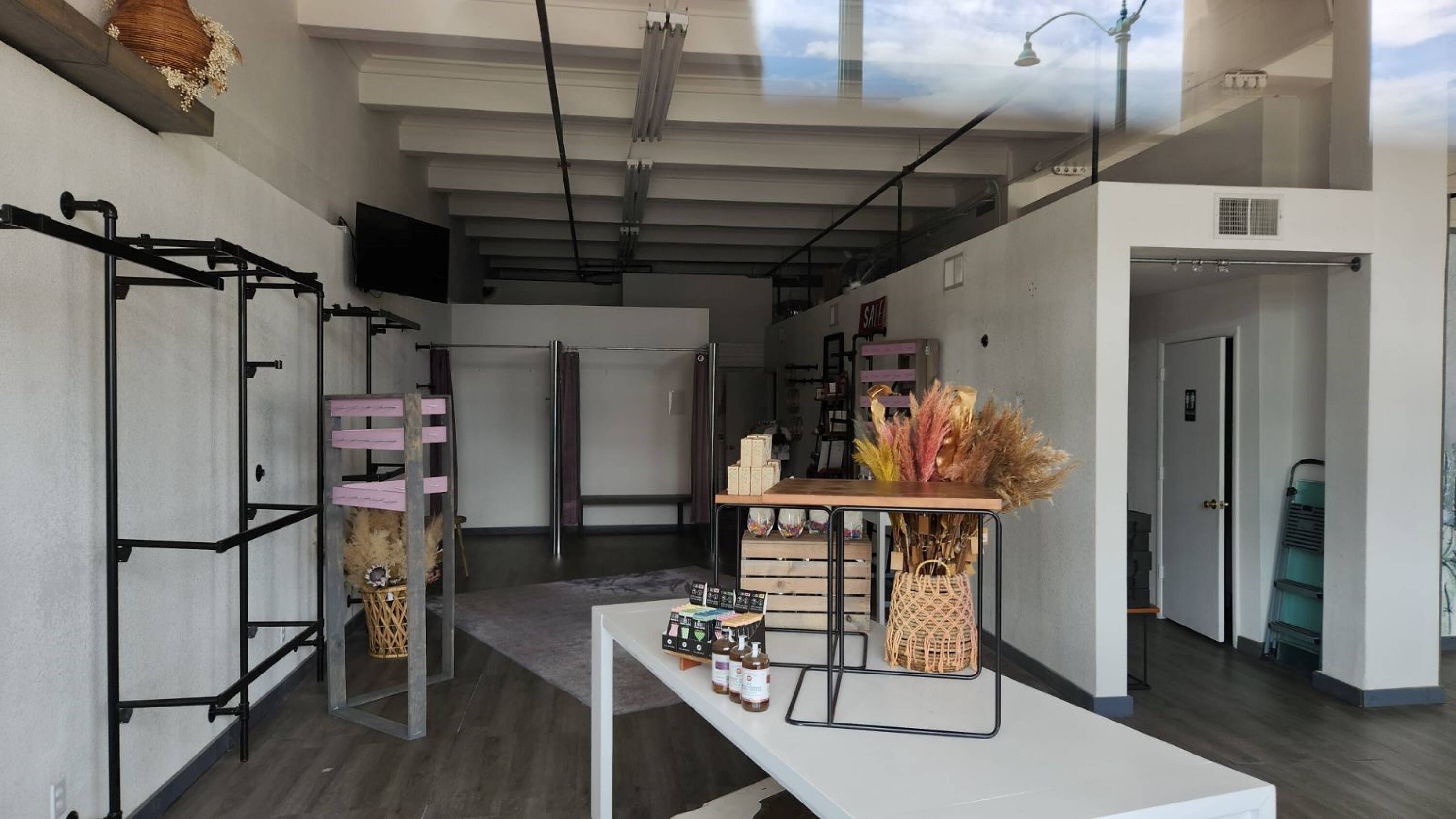 104 W Main St, Mesa, AZ 85201 | Crexi.com