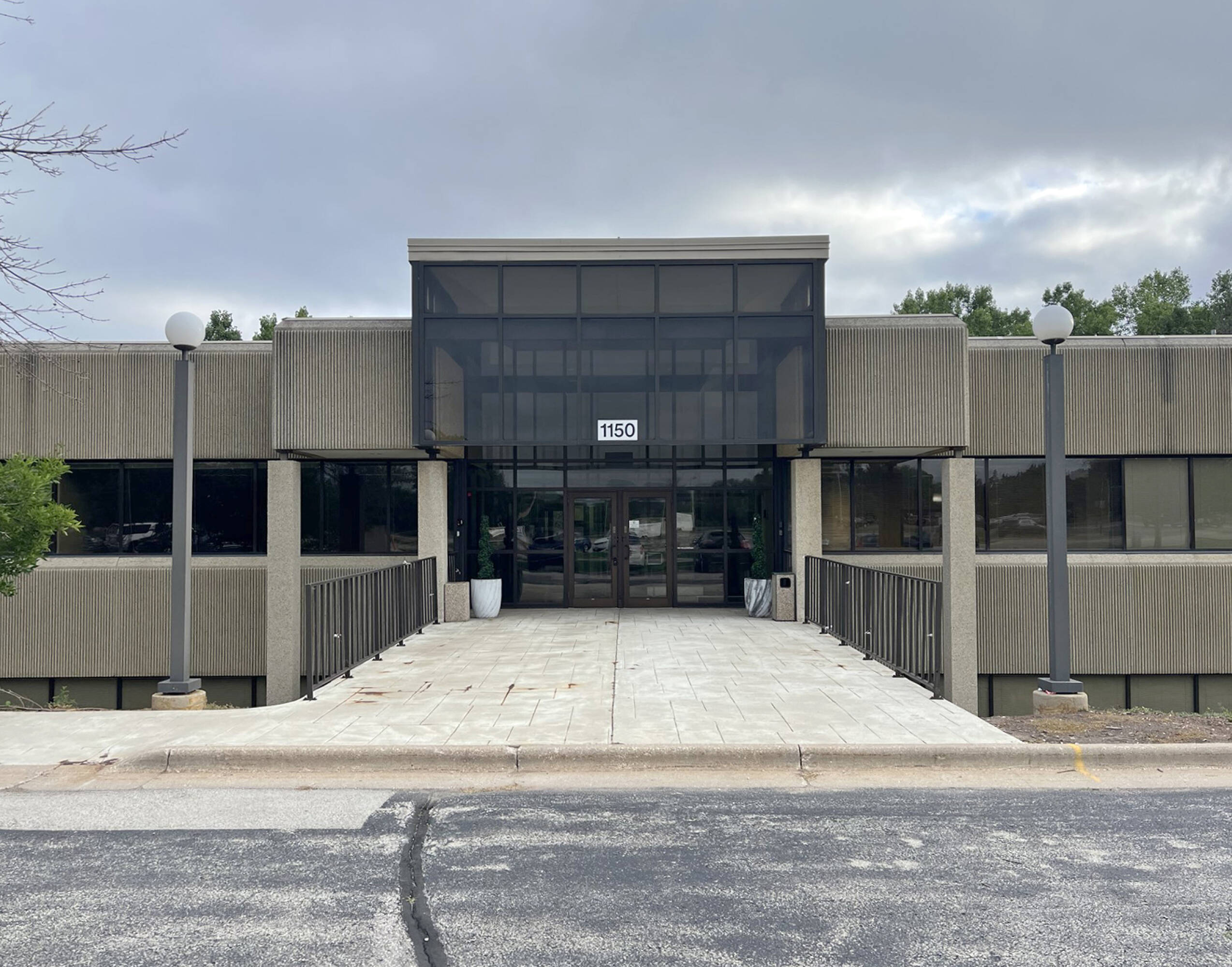 1150 Springhurst Dr, Green Bay, WI 54304 | Crexi.com