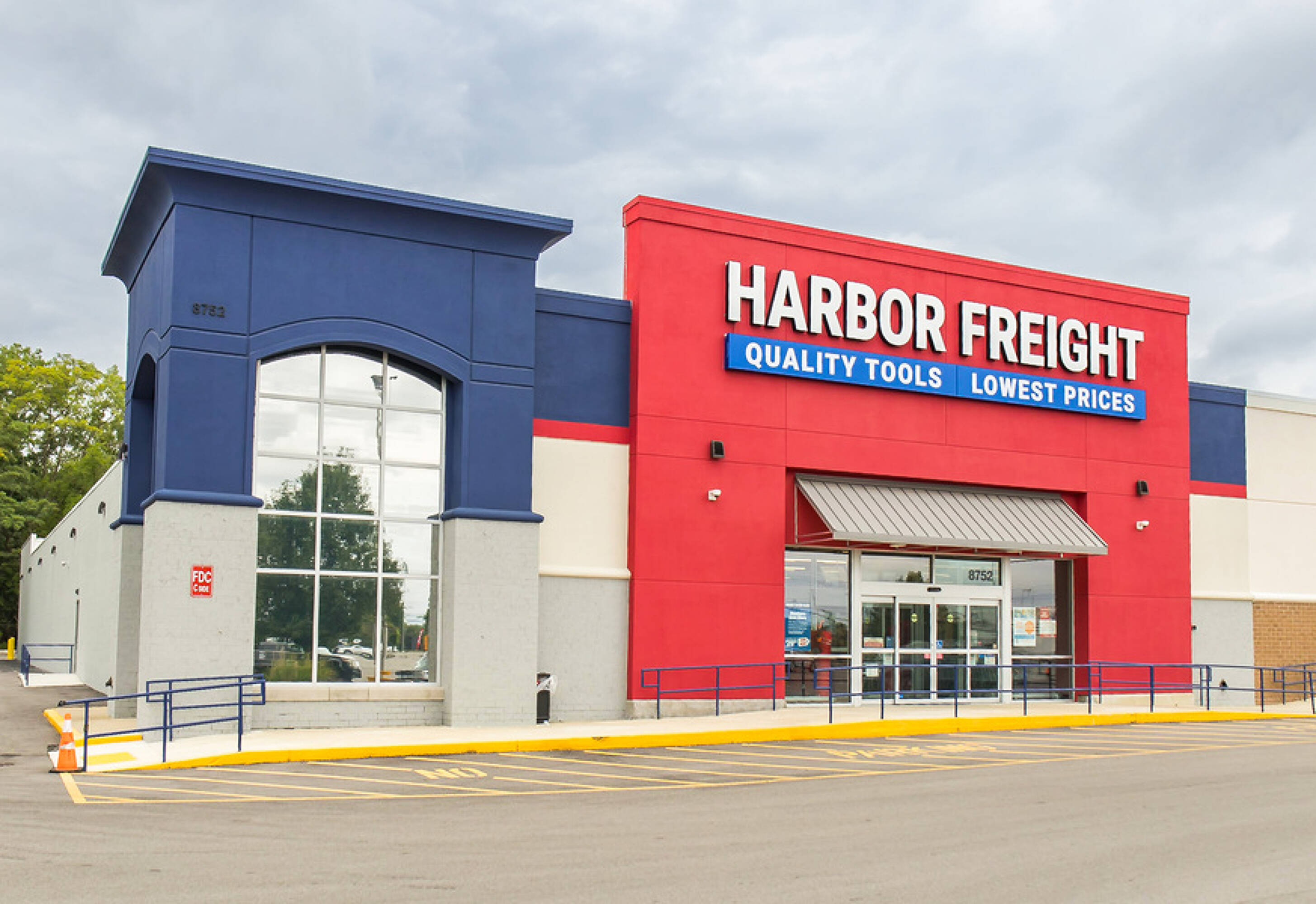 8752 N Michigan Rd, Indianapolis, IN 46268 | Crexi.com