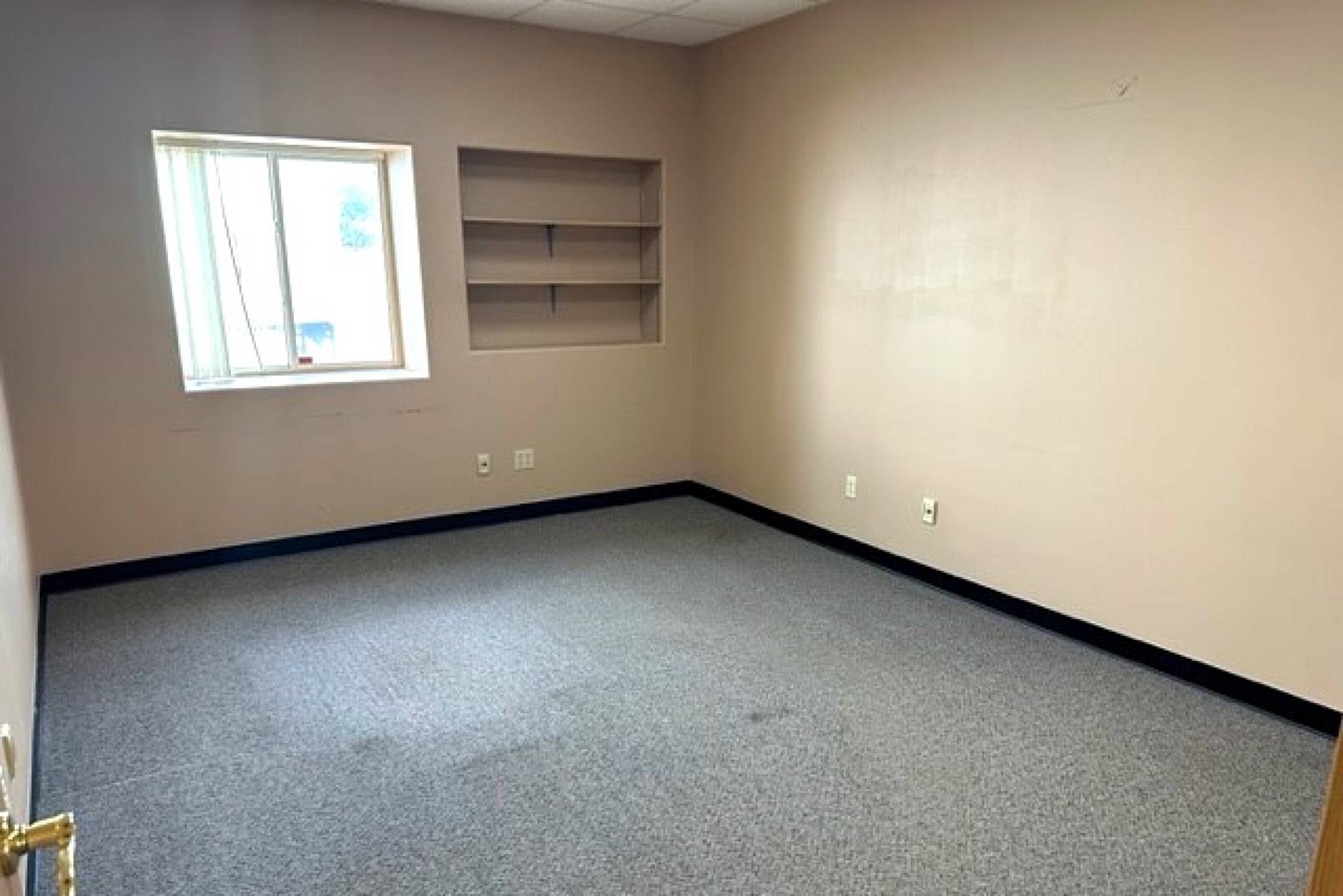 2209 E 39TH ST N Sioux Falls SD 57104-5460 APN: 012203251016000 | Crexi.com