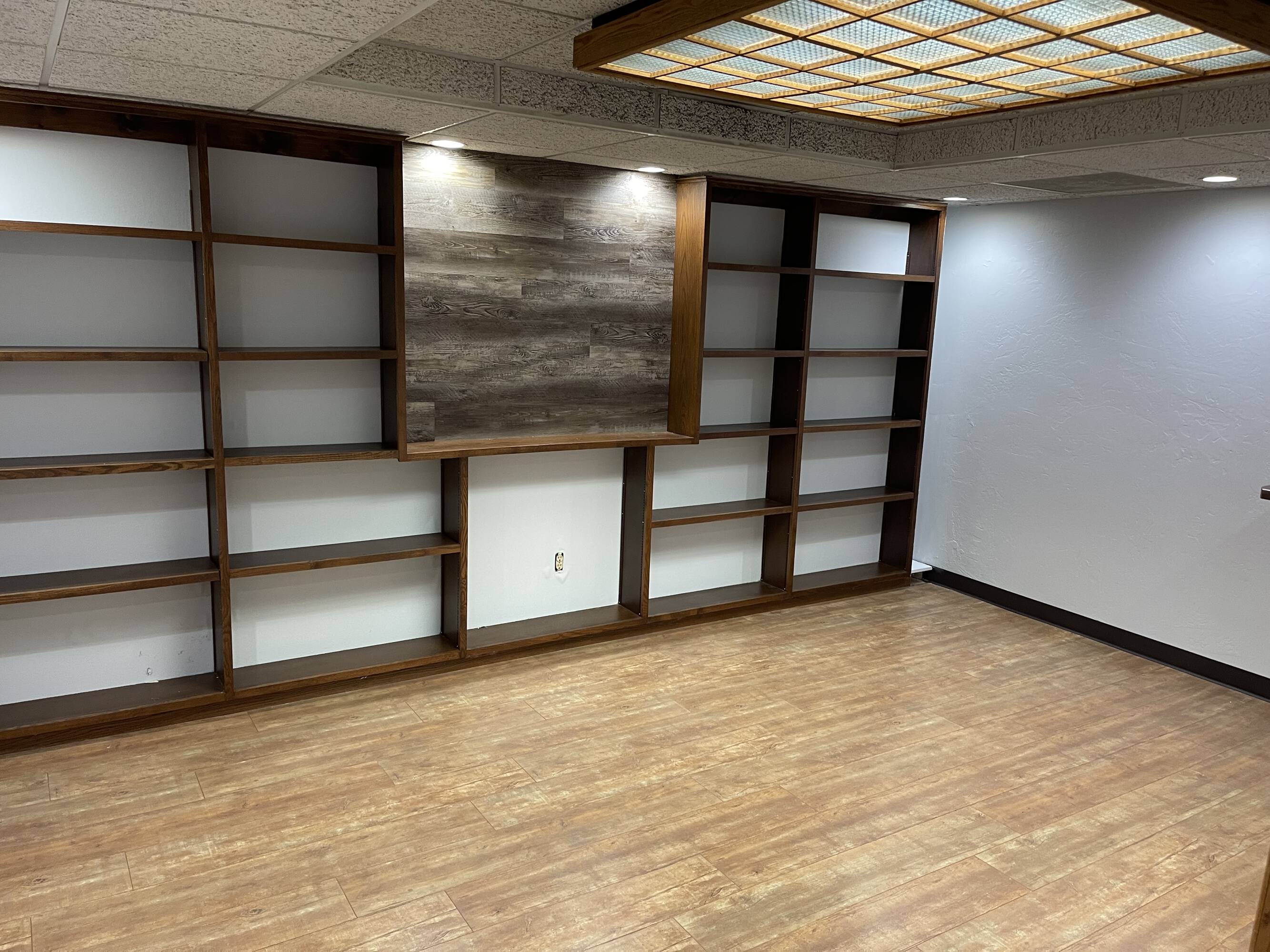 1033 W COLLEGE AVE Appleton WI 54914-5290 APN: 313104300 | Crexi.com