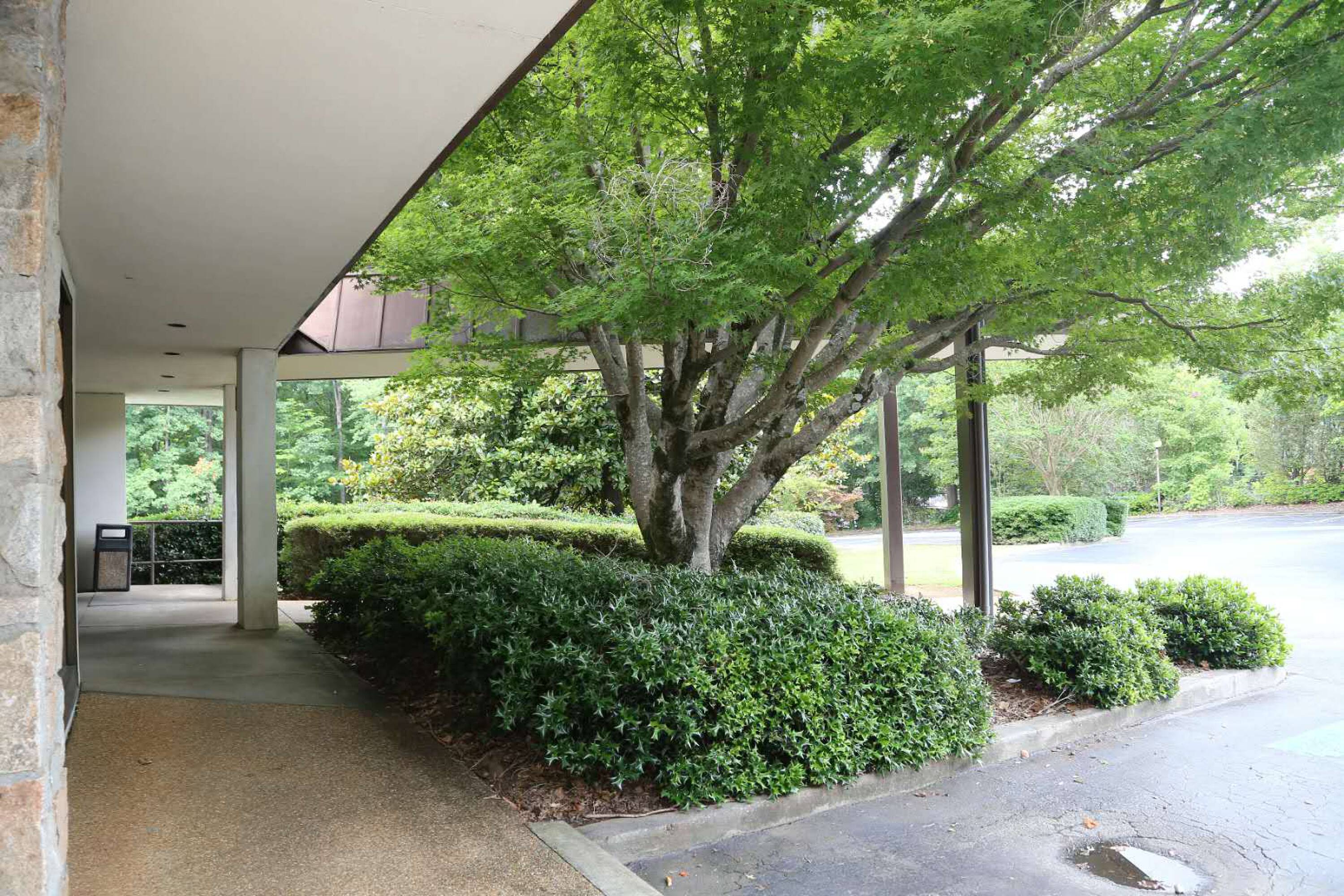 5040 SNAPFINGER WOODS DR Decatur GA 30035-4020 APN: 16 025 01 009 ...