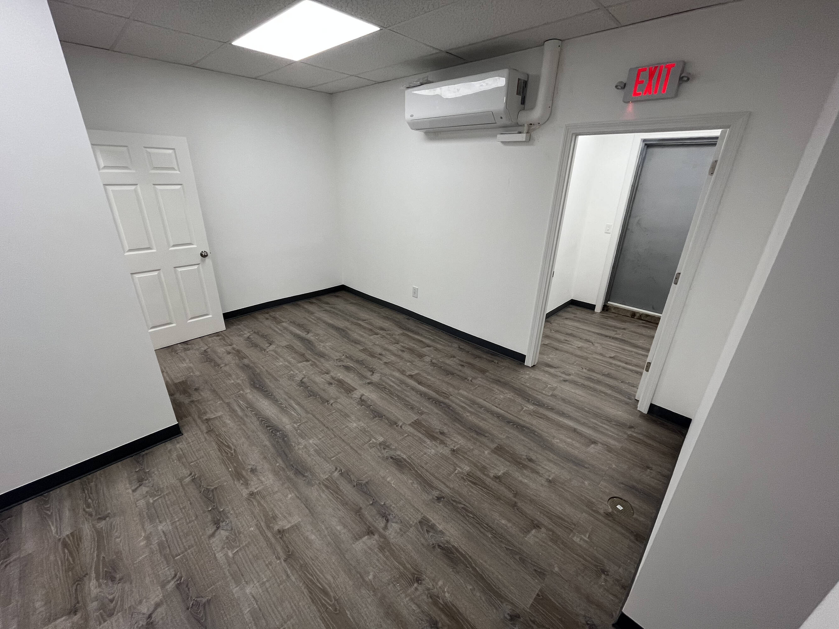 215 ALBANY TPKE Canton CT 06019-2532 APN: 09003023-1010215 | Crexi.com