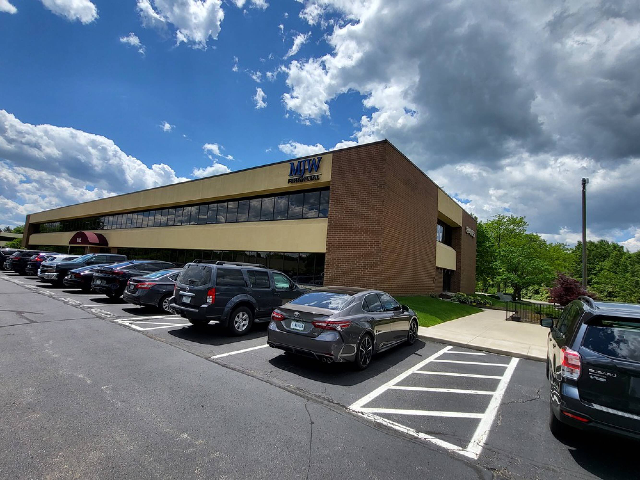 8465 Keystone Crossing, Indianapolis, IN 46240 | Crexi.com