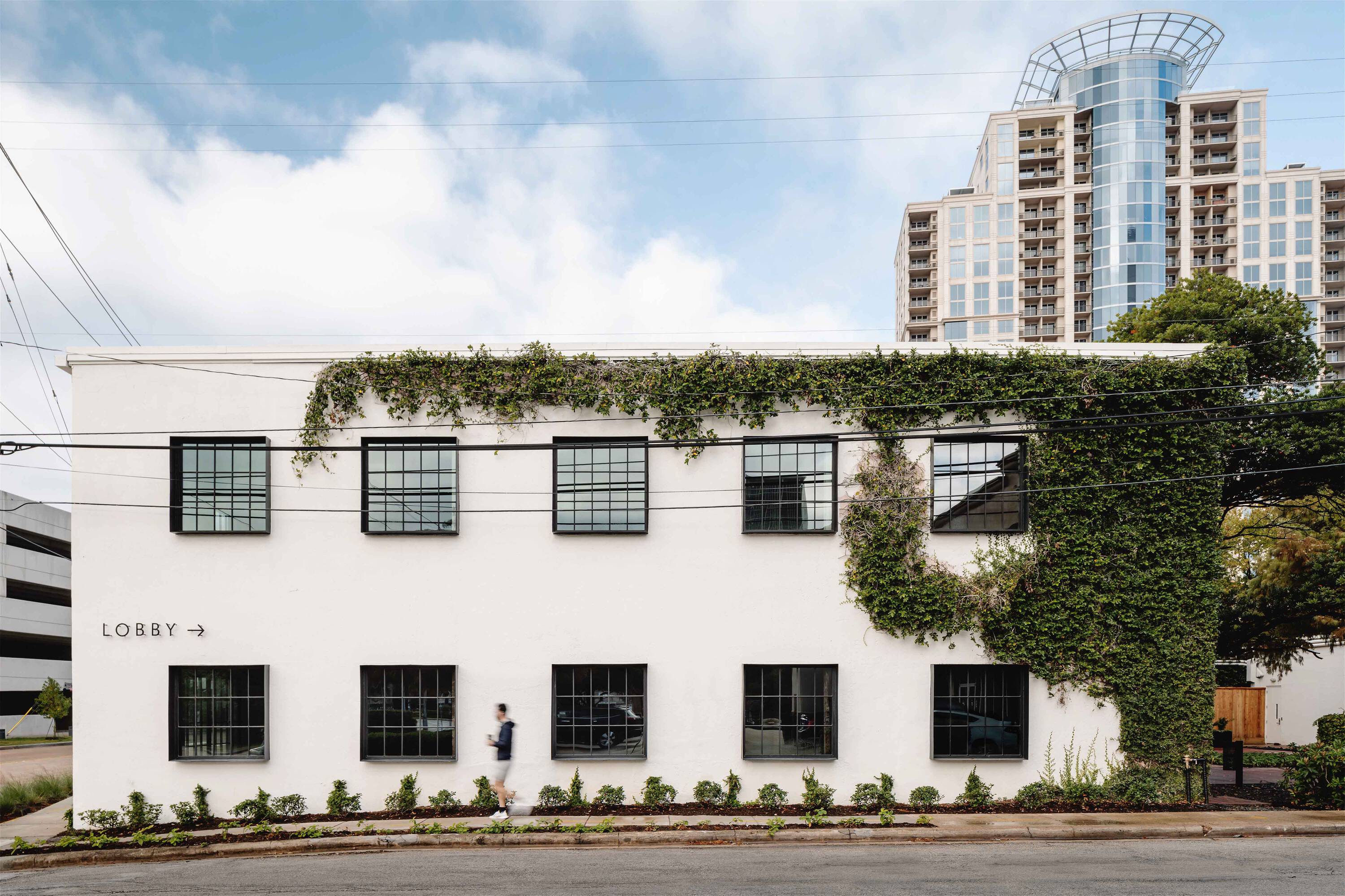 3201 ALLEN PKWY # 396 Houston TX 77019-1811 APN: 040-123-000-0044 ...