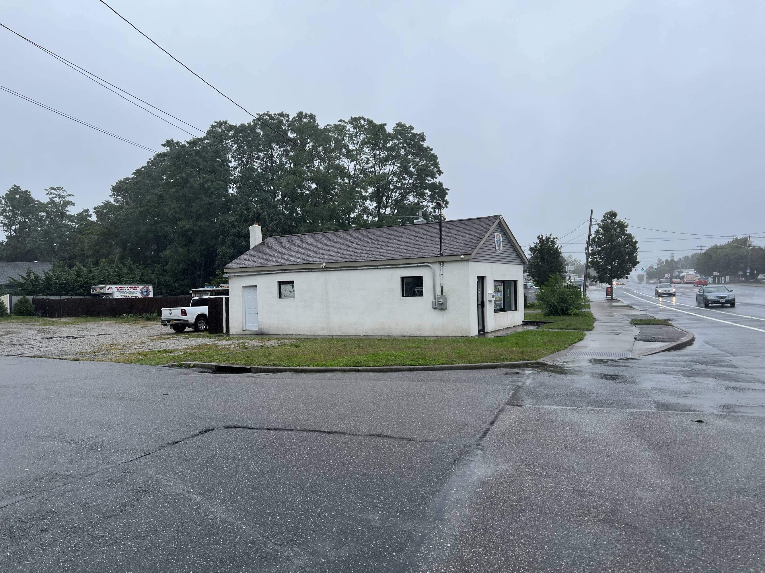 883 MIDDLE COUNTRY RD Selden NY 11784-2507 APN: 0200-472.00-05.00-013. ...