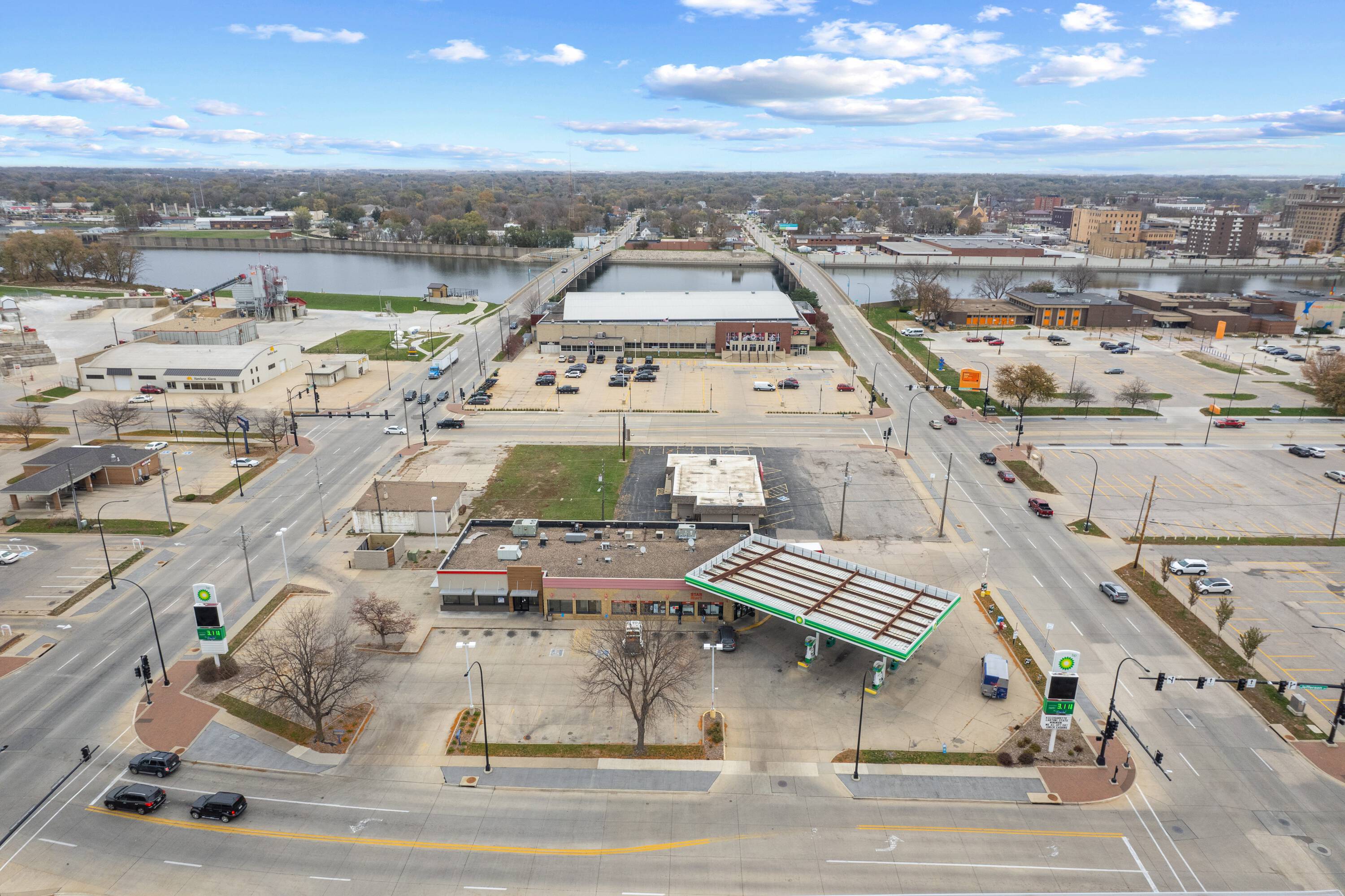 127 JEFFERSON ST Waterloo IA 50701-1338 APN: 8913-26-202-017 | Crexi.com