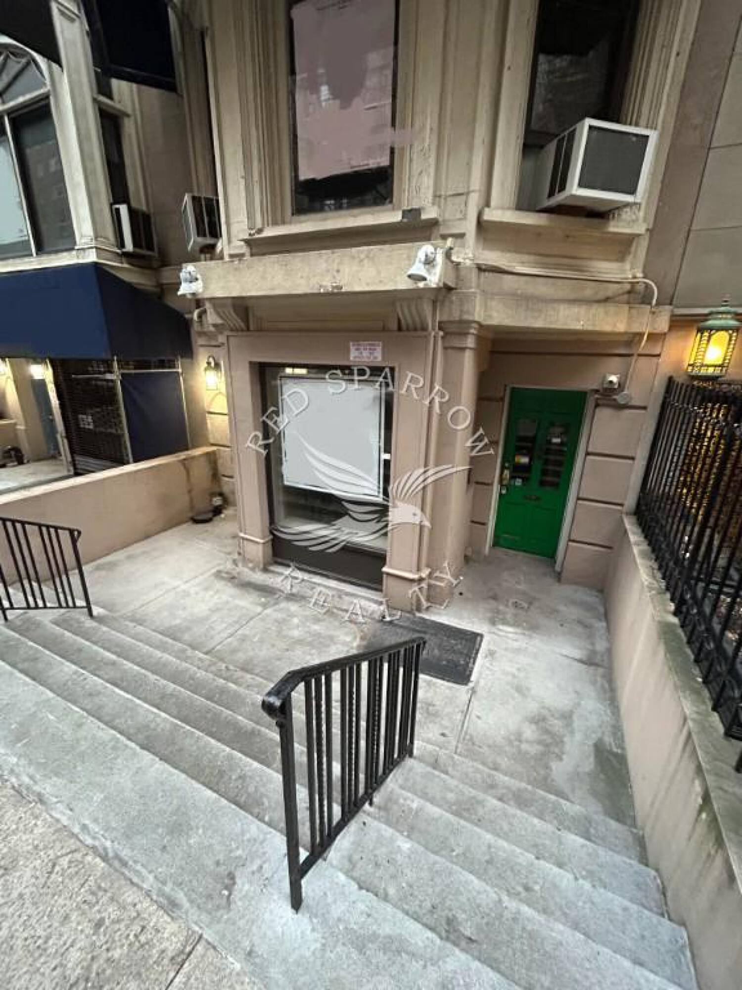 Commercial space on East 72nd Street, New York, NY 10021 | Crexi.com