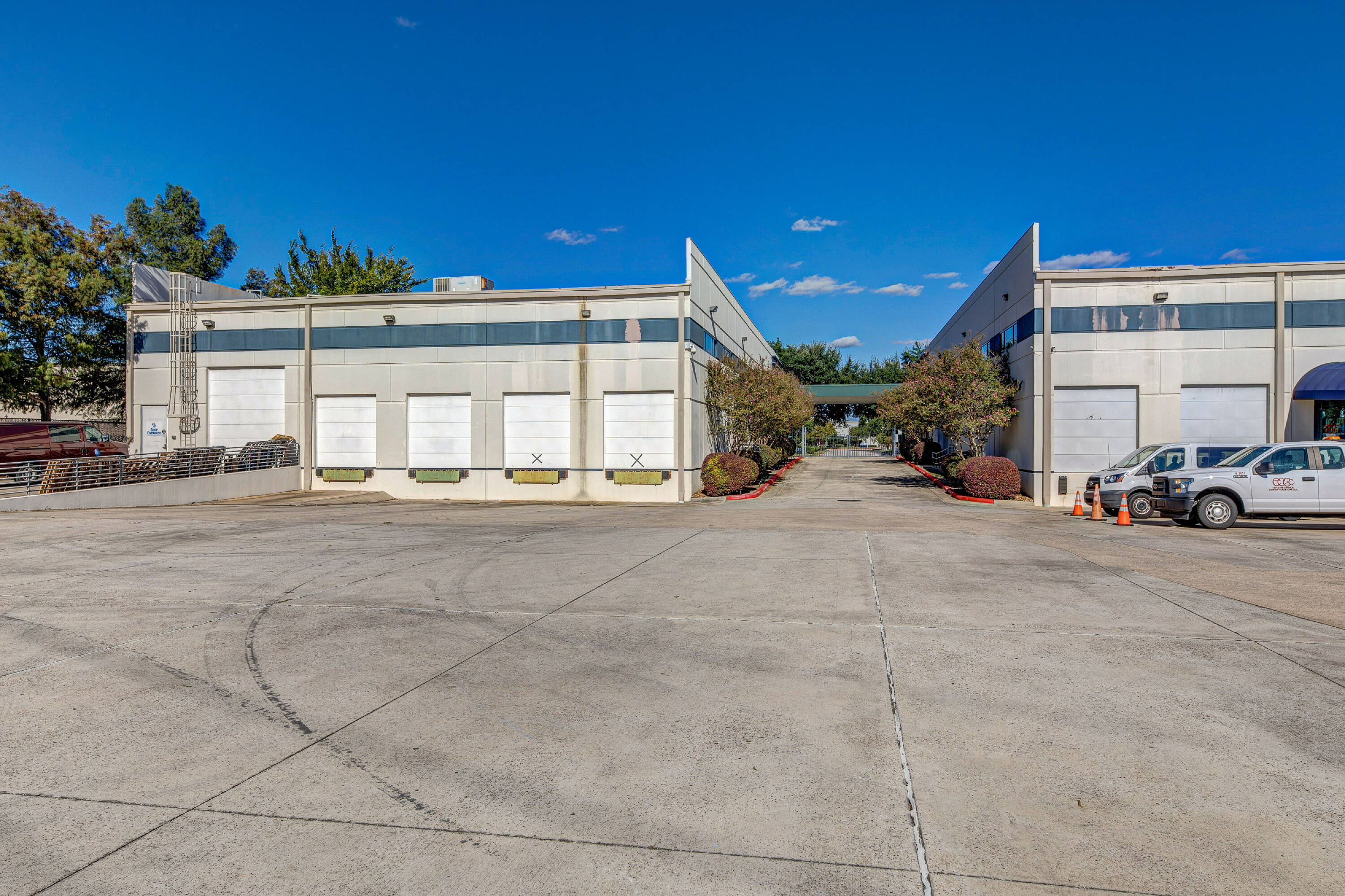 16503 Air Center Blvd, Houston, TX 77032 | Crexi.com