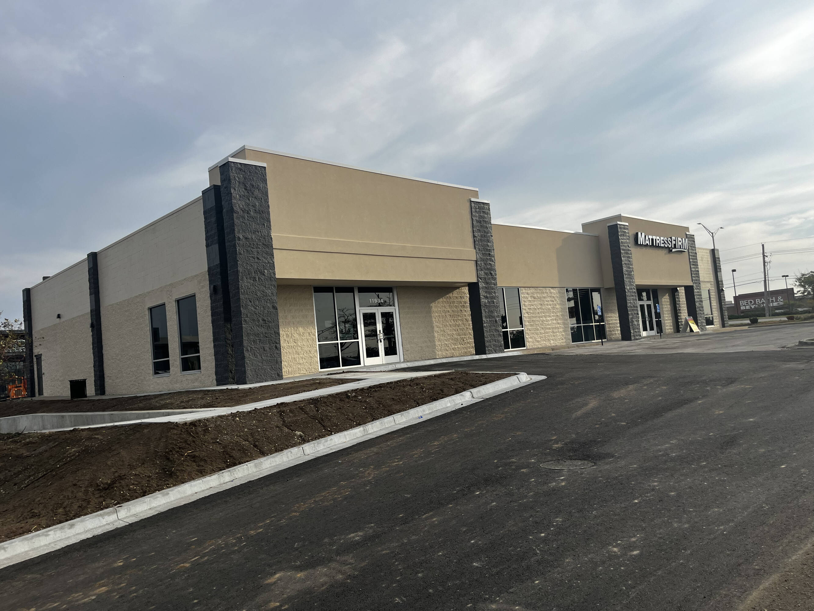 11934 Metcalf Ave, Overland Park, KS 66213 | Crexi.com