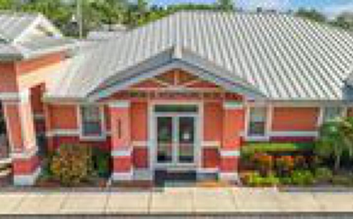 5537 Marquesas Cir, Sarasota, FL 34233 | Crexi.com